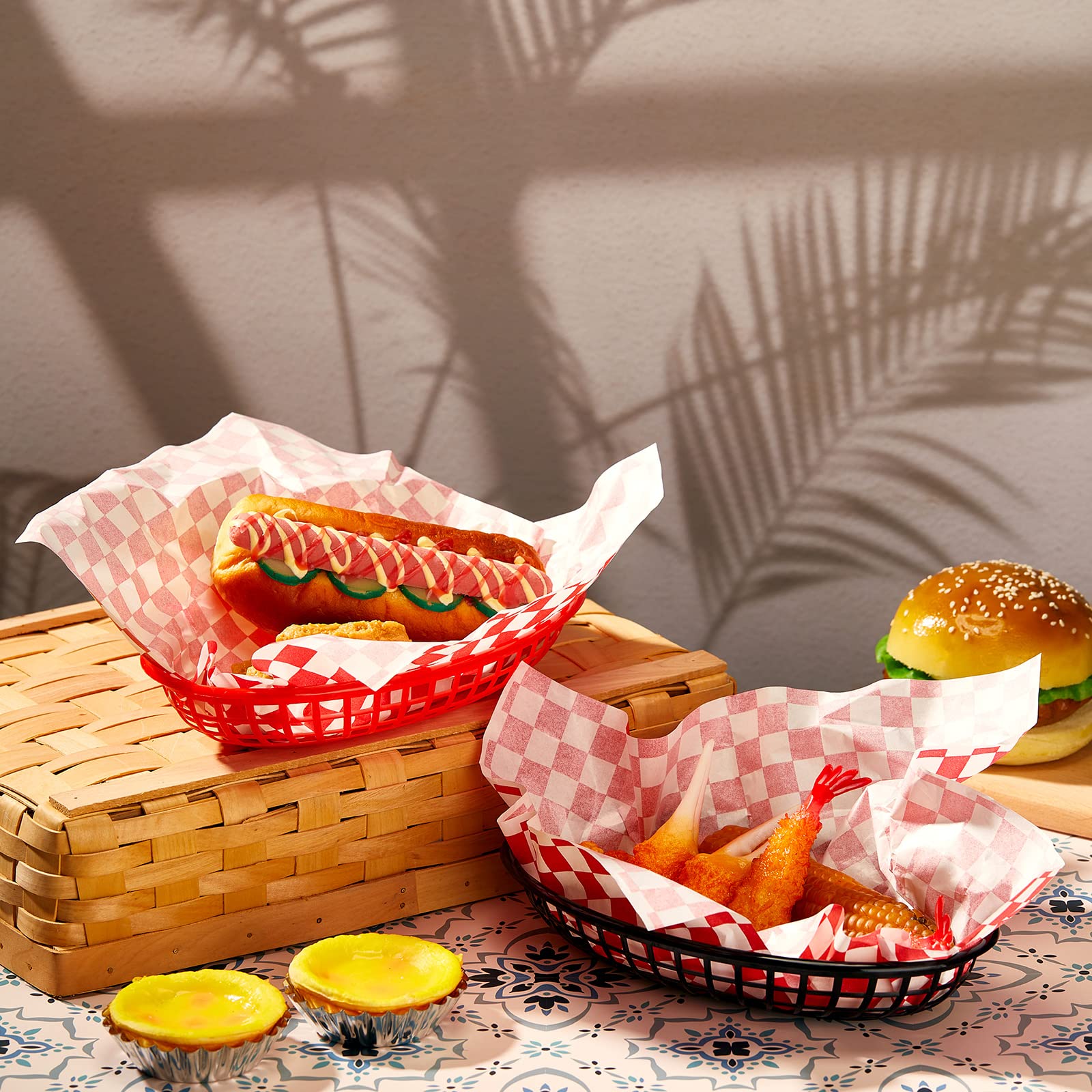 Potchen 80 Pcs Plastic Fast Food Basket with 200 Liners for Serving Hot Dog Baskets and Liners for Summer Birthday Party Serving Baskets Food Paper for Food Hot Dog