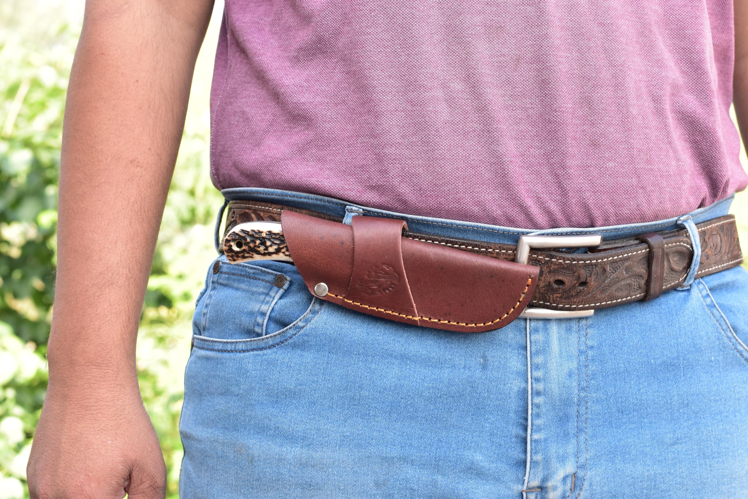 Knives Ranch Handmade All-Rounder Damascus Steel 7-1/2" Knife with Red Stag Antler Handle and Heavy-Duty Cow Leather Horizontal Carrying Cowboy Style Sheath (2142-SG)