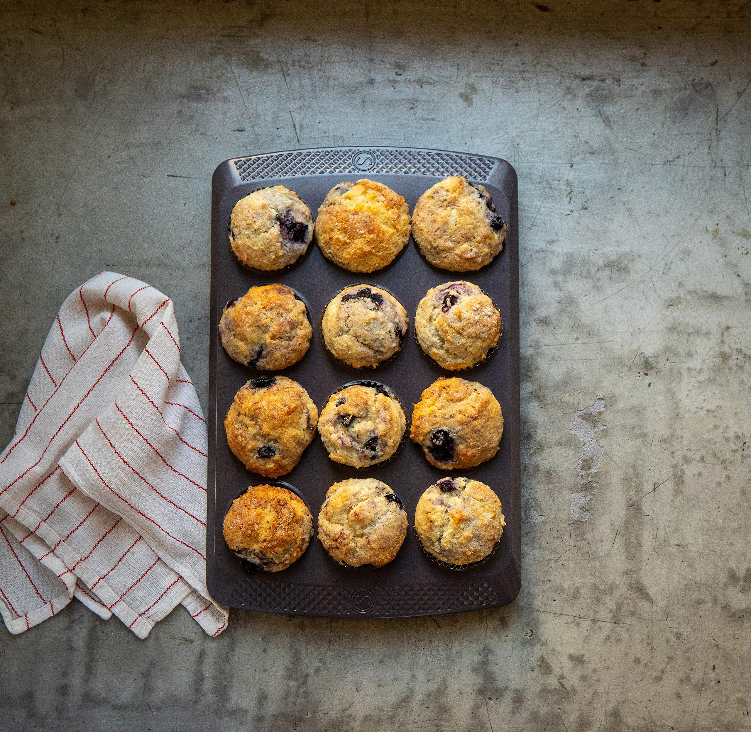 SAVEUR SELECTS 12-Cup Muffin Pan, Non-stick, Warp-resistant Carbon Steel, Dishwasher Safe, Artisan Bakeware Series