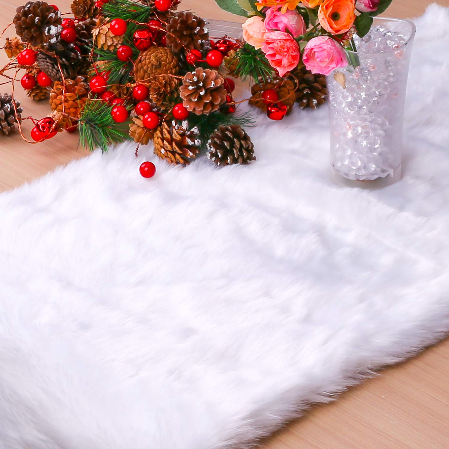 Konsait Luxury Christmas Table Runner Faux Fur Winter Snowy White Table Runner for Christmas Holiday Table Decorations, 15 x 72 Inch