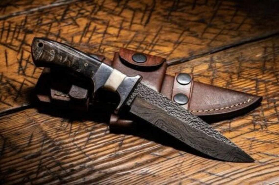 Leopard Picks Handmade Damascus Hunting Knife Ram Horn Handle Full Tang