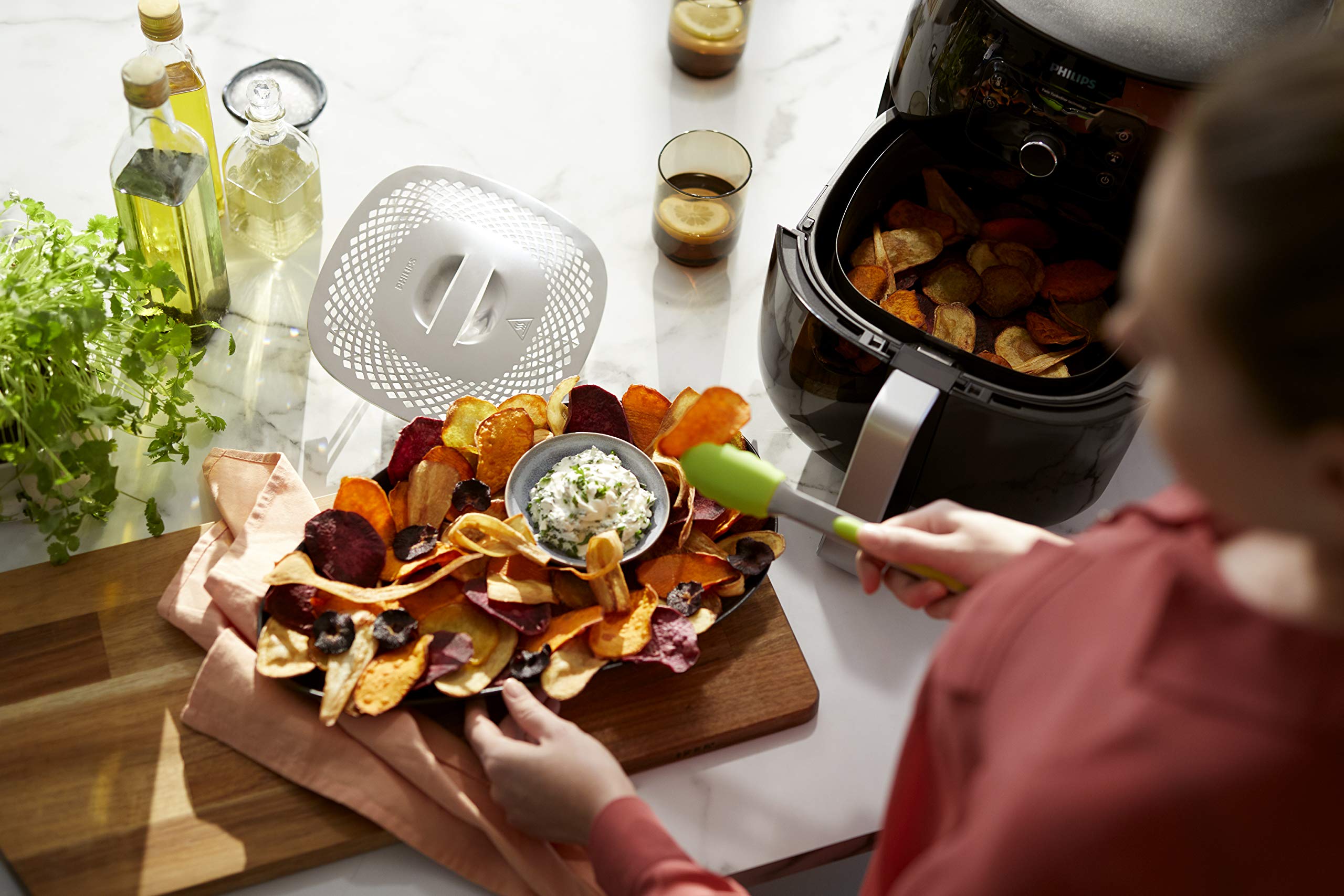 Philips Kitchen Appliances Snack Master Accessory Kit for Philips Airfryer XXL Models, with Snack Cover and Silicone Tongs, Dishwasher Safe Parts for Easy Cleaning, Foldable Legs, Silver (HD9954/01)