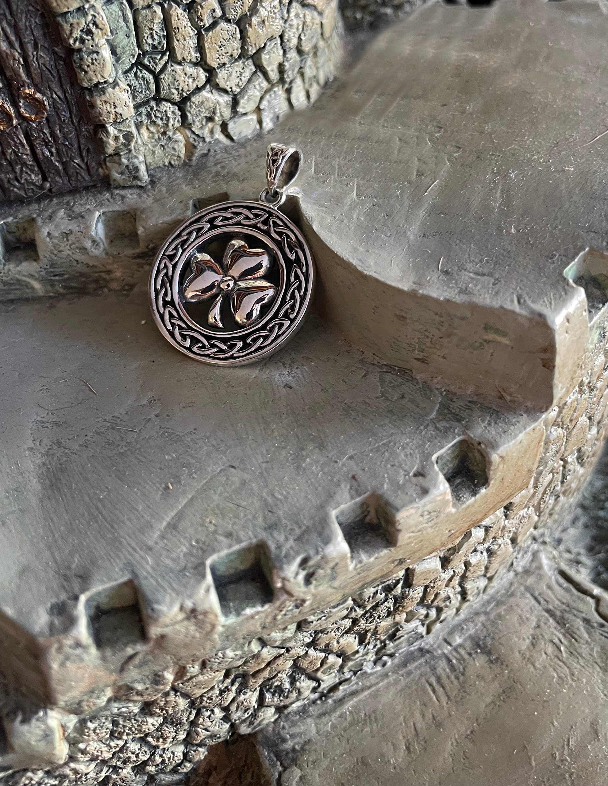 Jewelry Trends Celtic Good Luck Clover Shamrock Sterling Silver Pendant