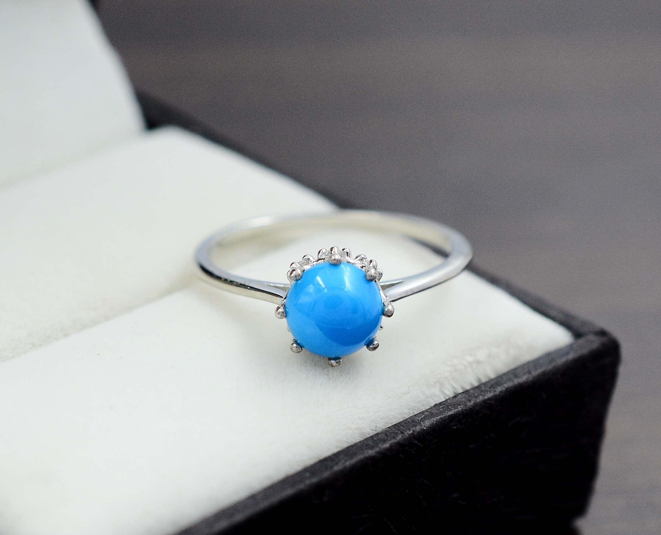 Natural Blue Sleeping Beauty Turquoise Cabochon Gemstone 7 MM Round 925 Sterling Silver December Birthstone Solitaire Unisex Proposal Ring For Engagement Gift (Rhodium Plated Silver, 7.5)