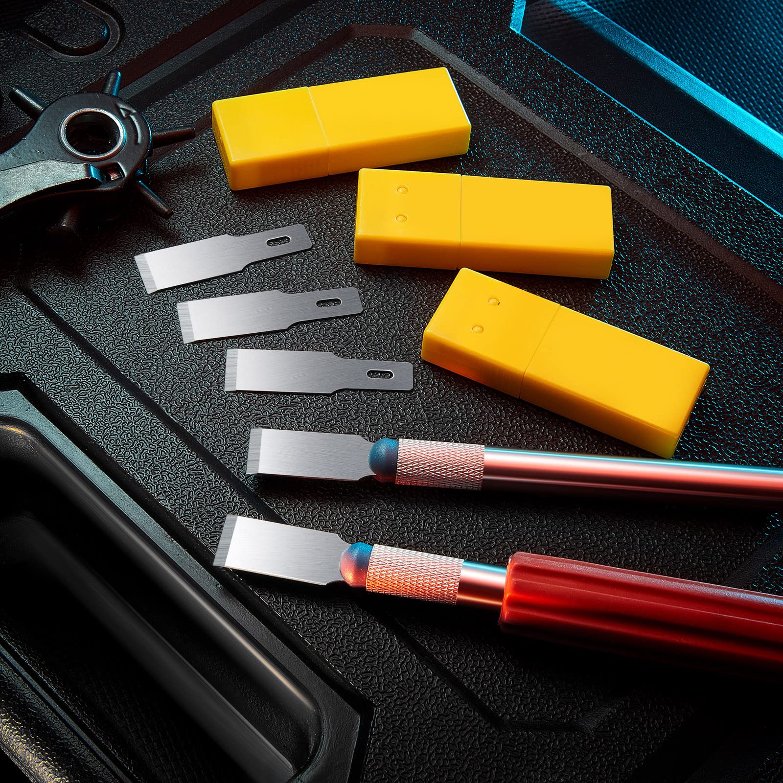 Size 18 Chiseling Blades SK5 Knife Blades No Handles Knife Square Blade Carbon Steel Chisel Tip Knife Blade with Plastic Storage Boxes for Craft Carving Chiseling Shaving Cutting (30 Pack)