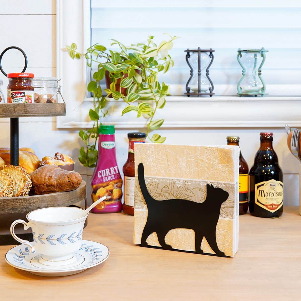 SOFFEE DESIGN Iron Vertical Cat Napkin Holder, Animal Shadow Napkin Stand Convenient Desktop Storage Decoration, Adorable Paper Towel Dispenser for Kitchen Countertops, Dining Table, Black