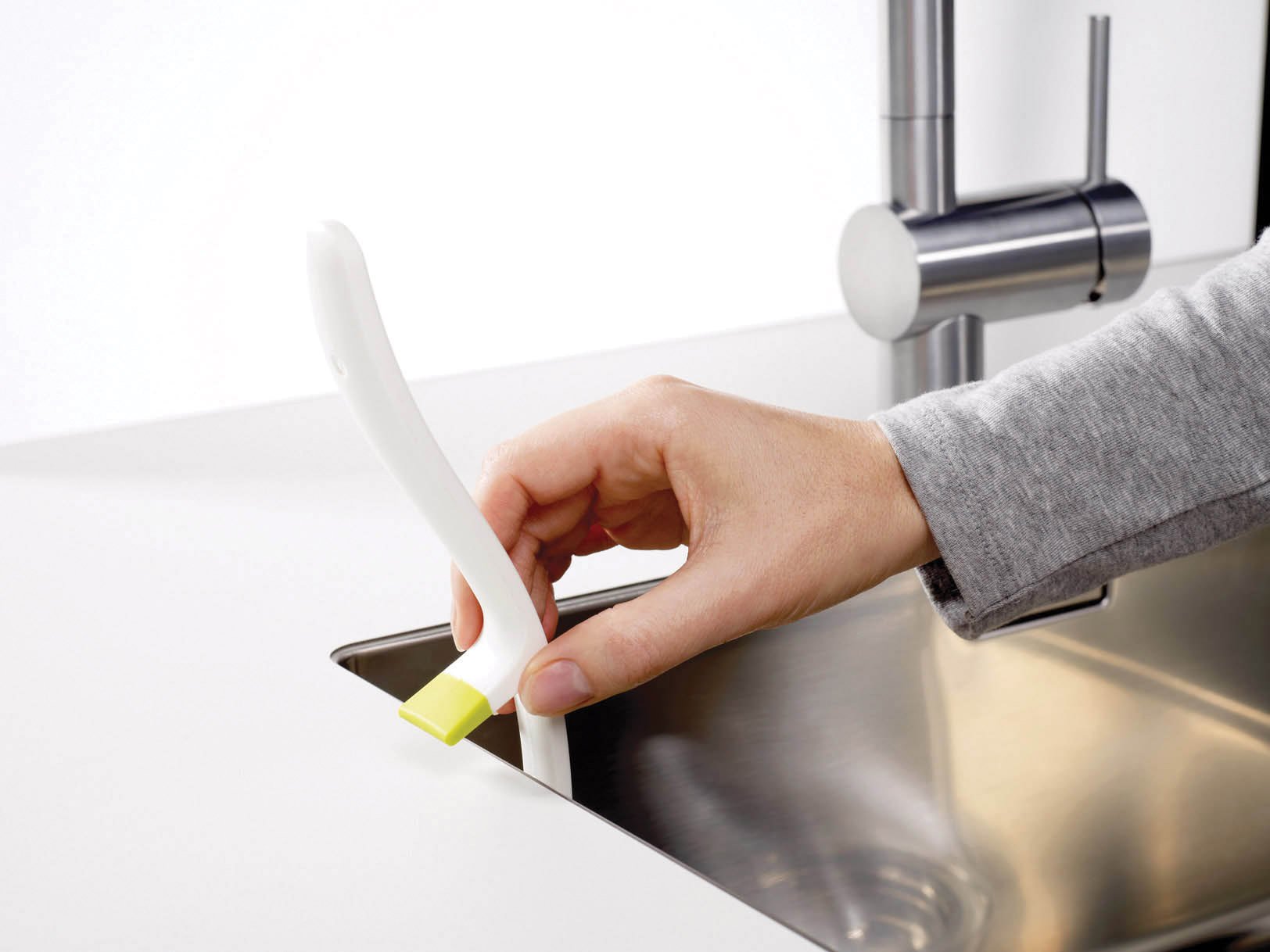 Joseph Joseph Edge Dish Brush with Integrated Sink Rest, Green