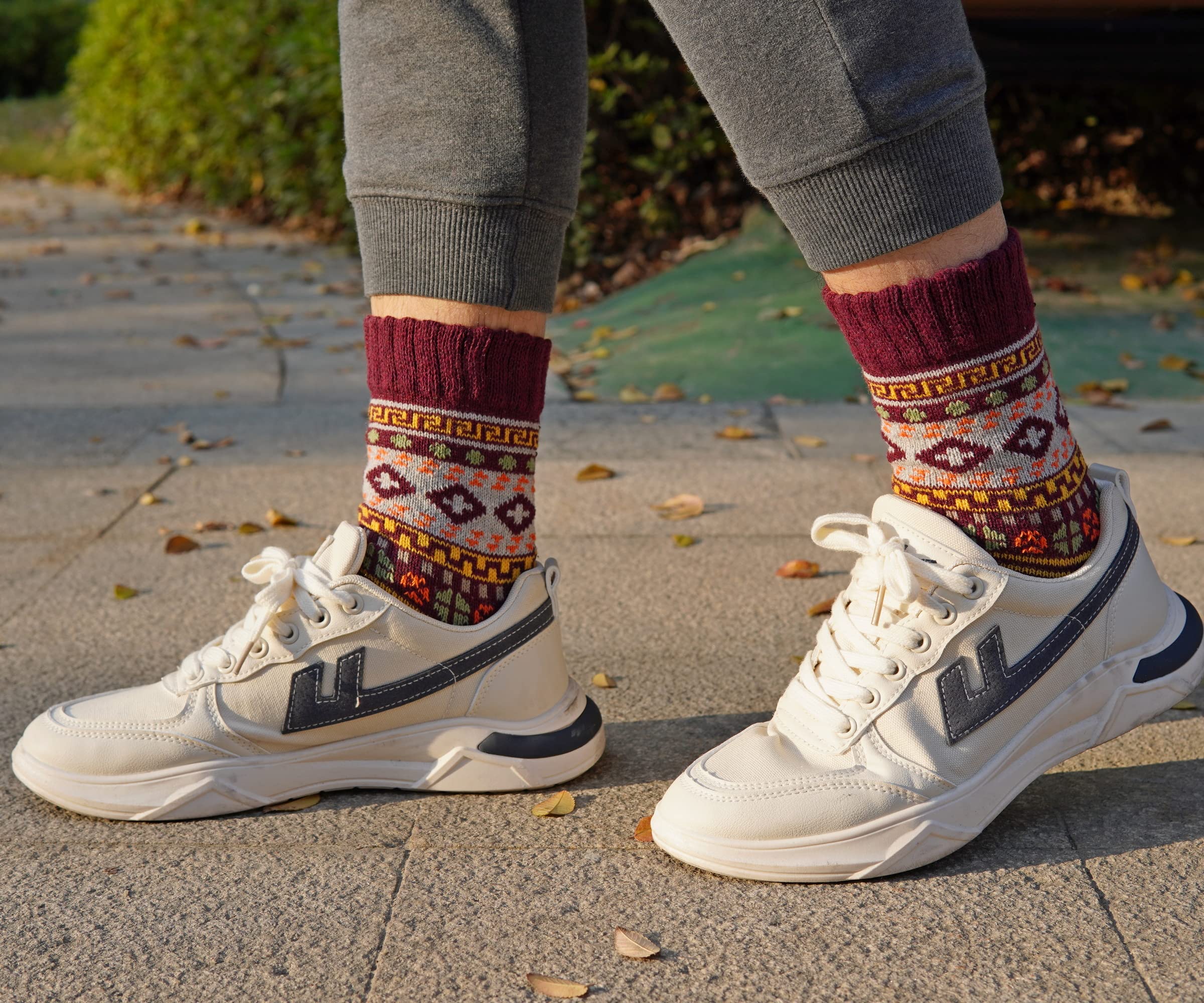 Norther30° 5 Pairs Women Winter Socks Cotton Soft Breathable Wool Socks for Men or Women Warm Thick Crew Socks