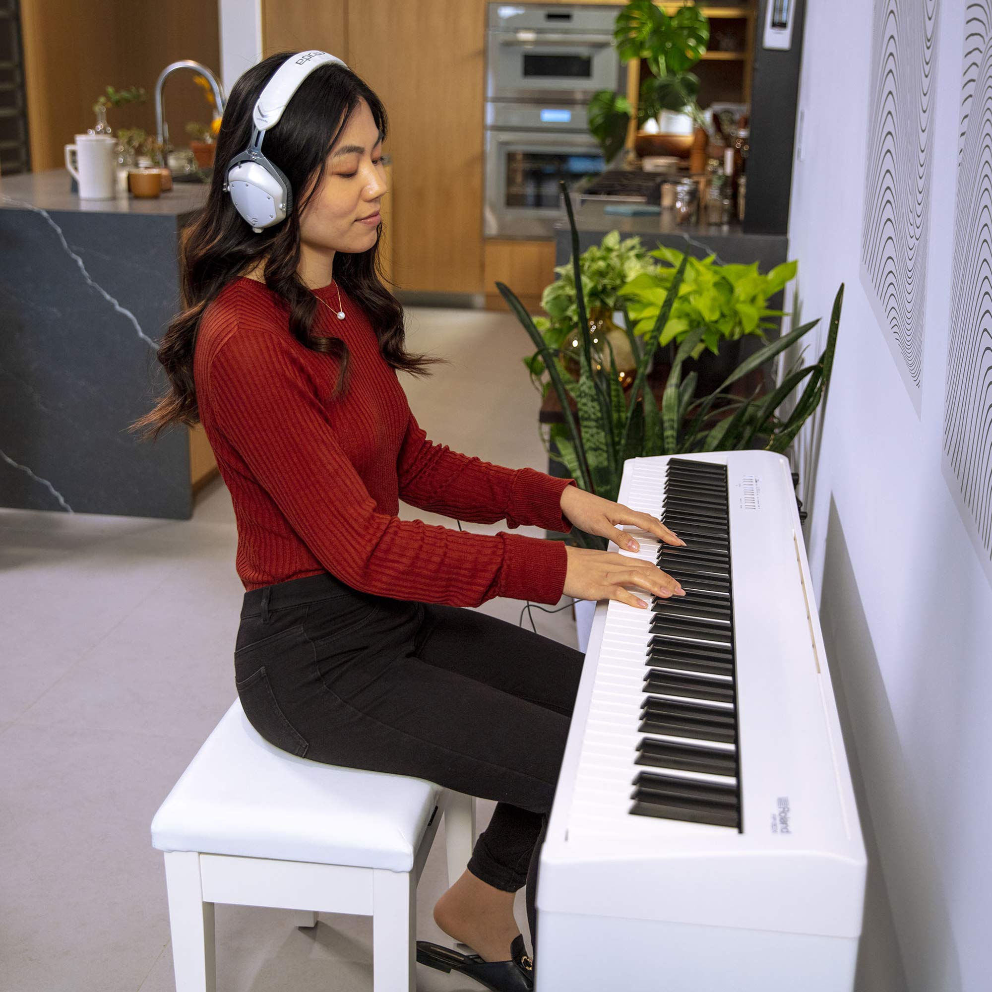 Roland FP-30X Digital Piano with Built-in Powerful Amplifier and Stereo Speakers. Rich Tone and Authentic Ivory 88-Note PHA-4 Keyboard for unrivalled Acoustic Feel and Sound. (FP-30X-BK), Black (Renewed)