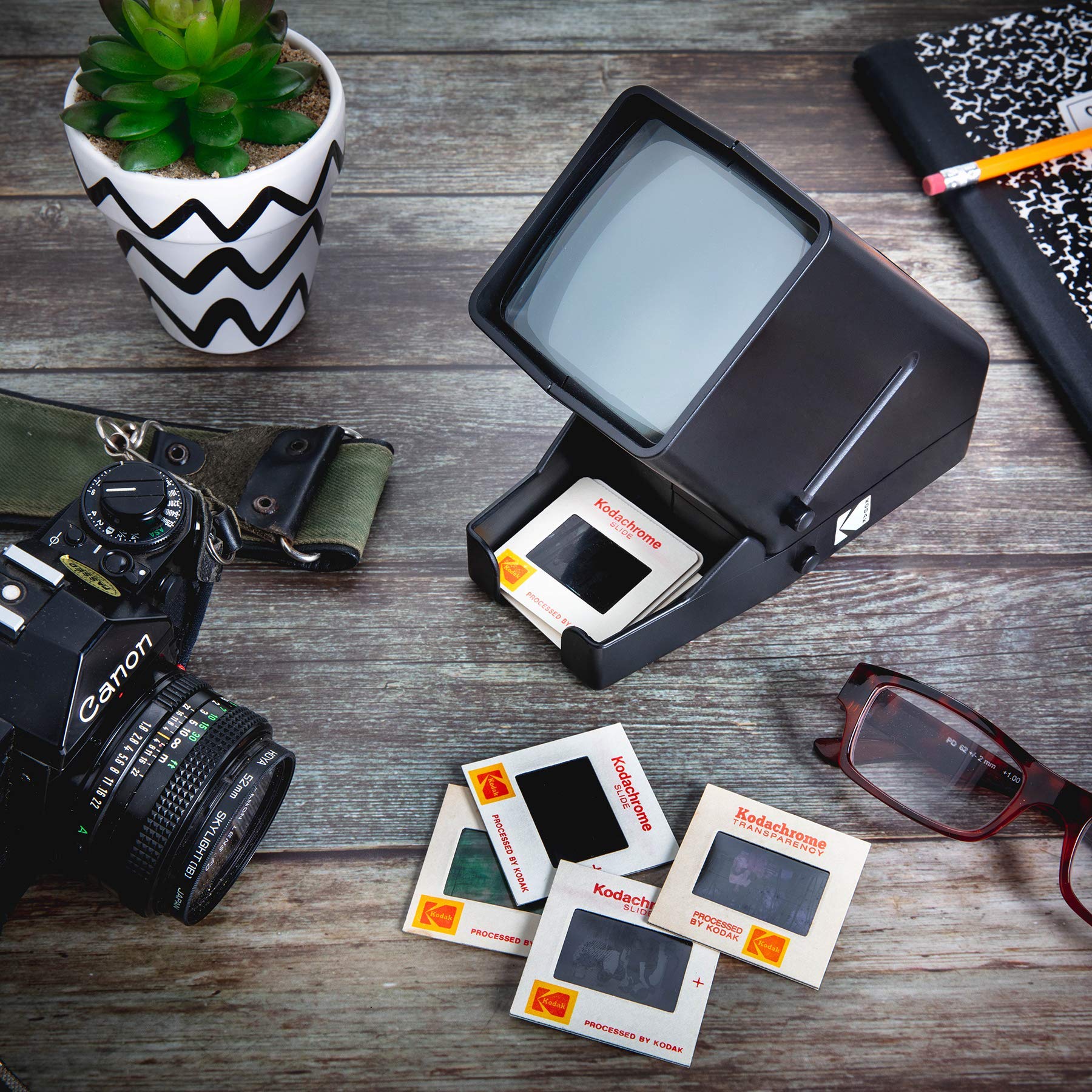 KODAK 35mm Slide and Film Viewer - Battery Operation, 3X Magnification, LED Lighted Viewing β for 35mm Slides & Film Negatives (Renewed)