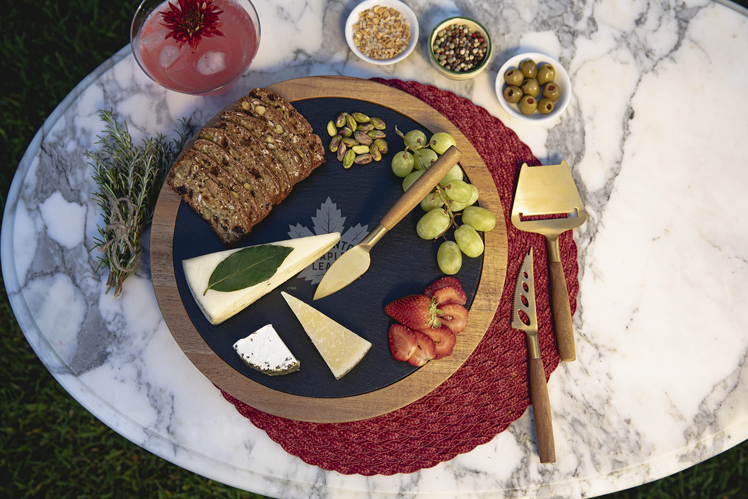 PICNIC TIME NHL Toronto Maple Leafs Insignia Acacia and Slate Serving Board with Cheese Tools, Charcuterie Board Set, Wood Cutting Board, (Acacia Wood & Slate Black with Gold Accents)