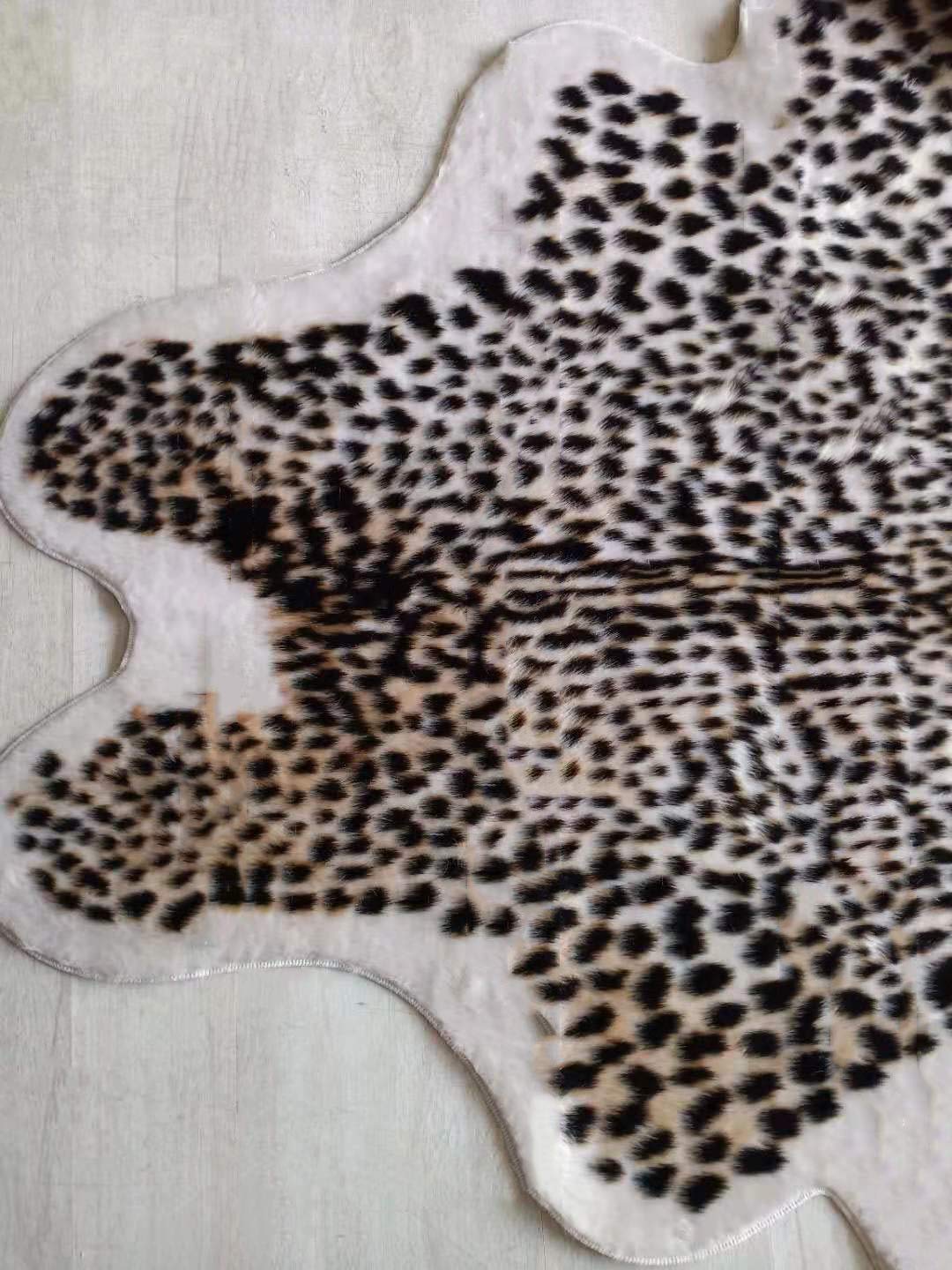 Leopard Area Rug Animals Printed Hide Mats Faux Fur Cowhide Skin Carpet for Home Office, Livingroom, Bedroom, 5.2ft x 6.5ft (160 x 200cm)
