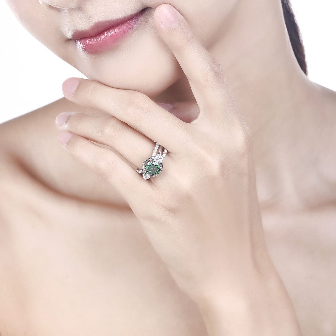 Merthus 8x8mm Round Simulated Emerald 925 Sterling Silver Criss Cross Band 3 Stone Engagement Ring for Women Size 6