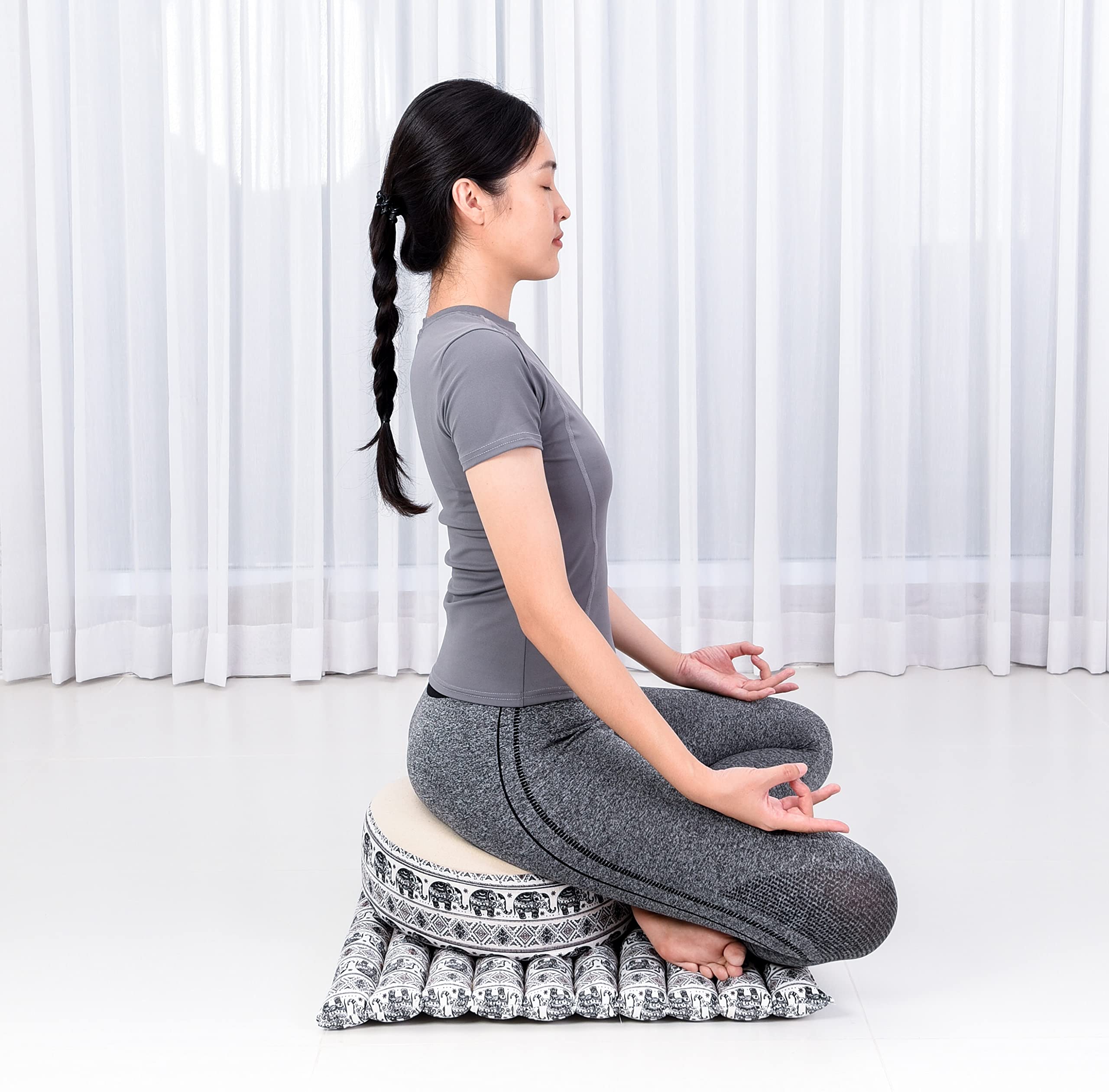 Leewadee Meditation Cushion Set β 1 Small Zafu Yoga Pillow and 1 Small Roll-Up Zabuton Mat Filled with Kapok, Black White