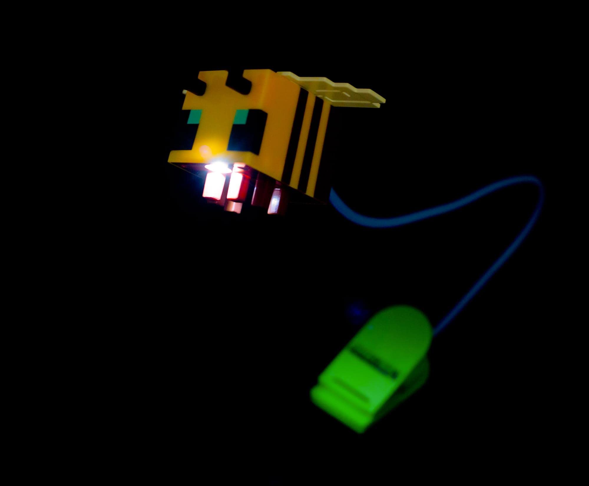 Minecraft Yellow Bee Battery-Powered Reading Light with Clip and Adjustable Arm