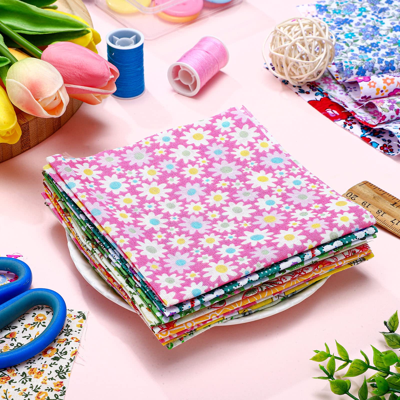 Kingdder 200 Pcs 10 x 10 Inch Cotton Fabric Squares for sewing Craft Fat Quarters Bundle Squares Patchwork Fabric for DIY Crafts Scrapbooking Cloths Handmade Accessory (Cartoon)