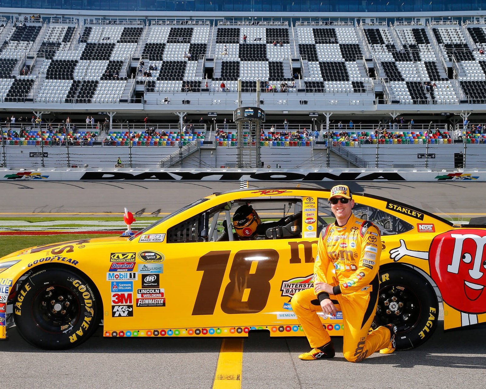 Kyle Busch 8 x 10/8x10 GLOSSY Photo PictureQ