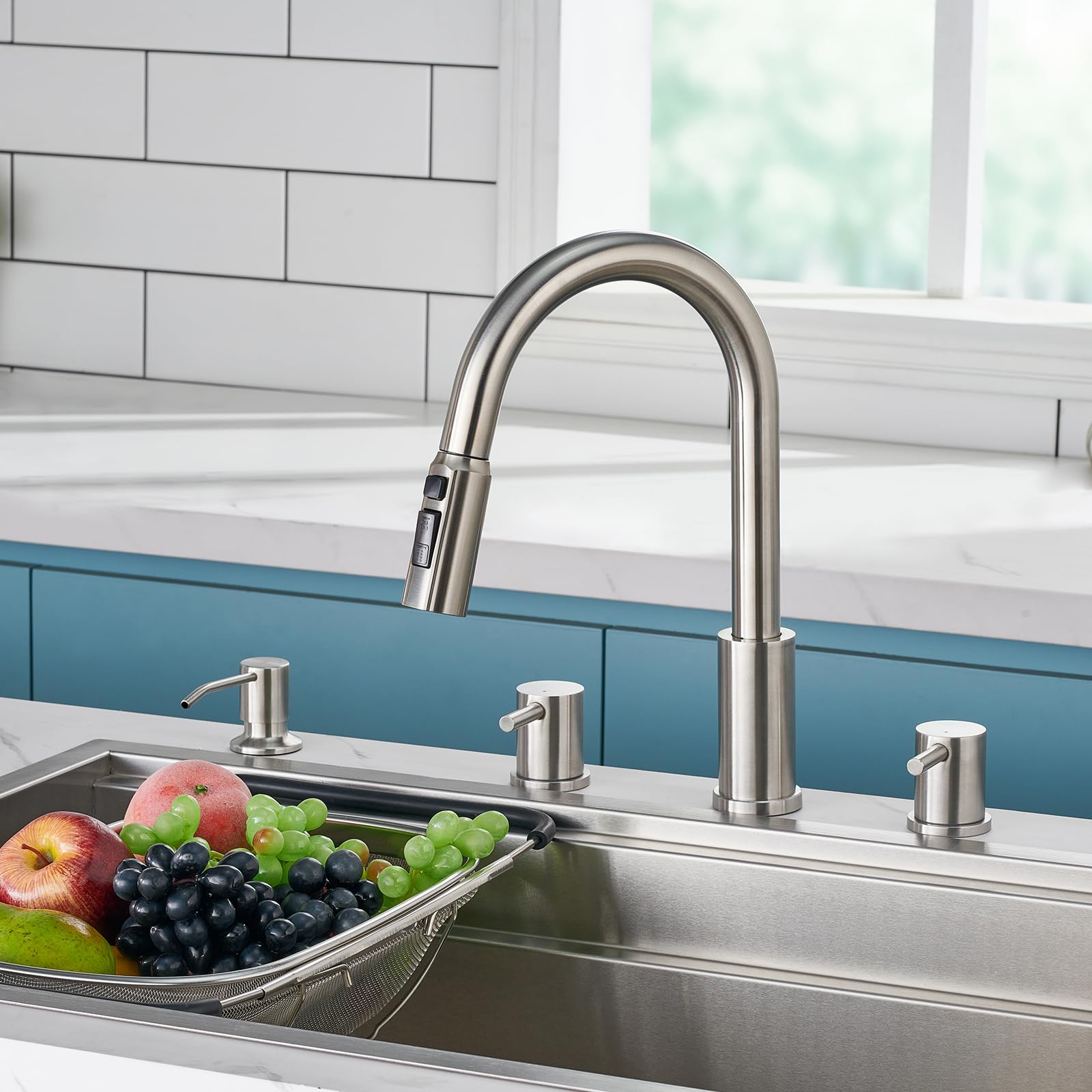 Tohlar Kitchen Faucets, Brushed Nickel Kitchen Faucet Pull Down Sprayer Stainless Steel Sink Faucets with Soap Dispenser Commercial Modern Rv Faucets, Llaves para fregaderos de cocina