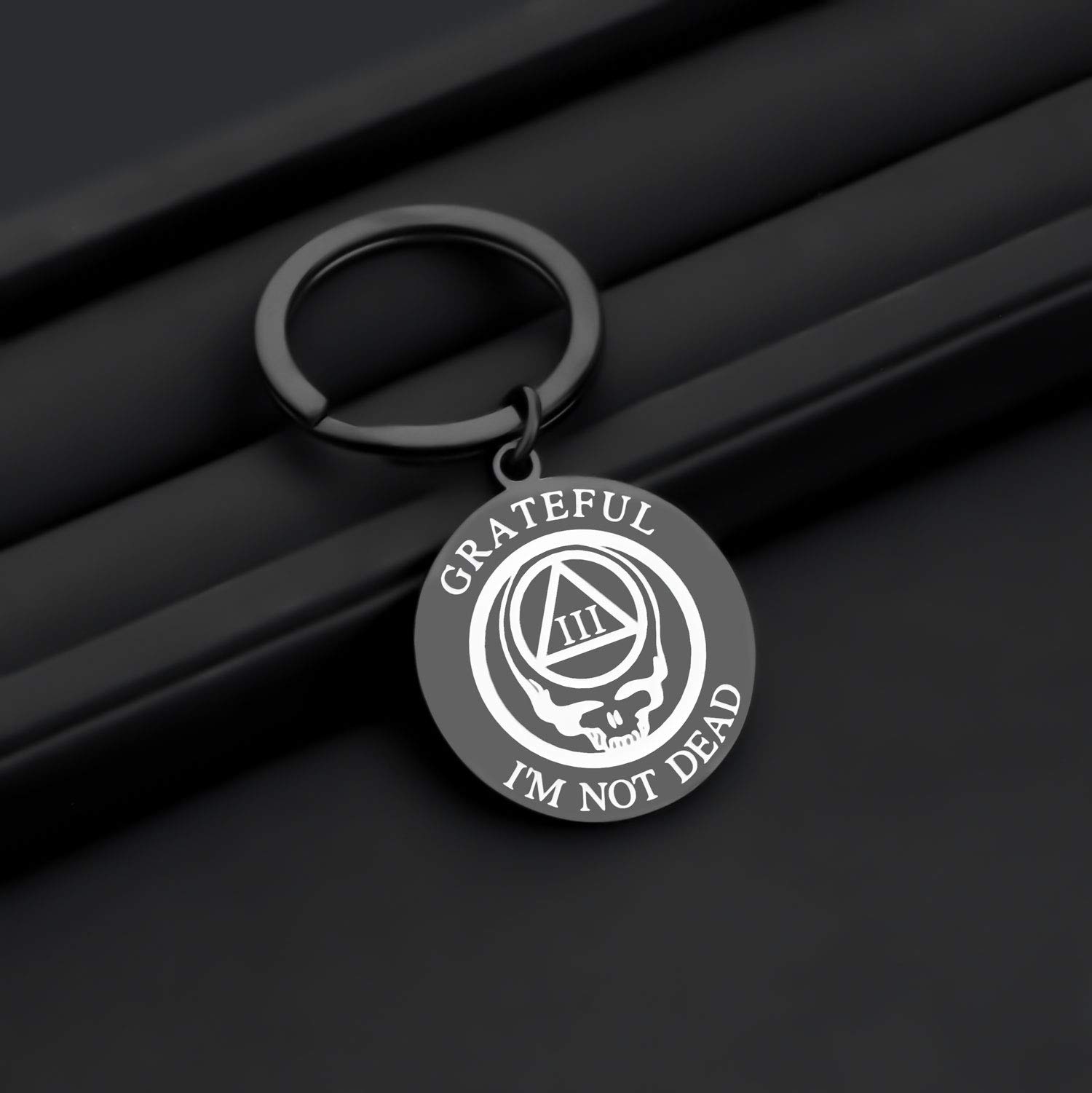 MAOFAED 1 Year 2 Years 3 Years 4Years 5 Years Sobriety Anniversary Keychain Sobriety Gift Sobriety keychain AA Recovery Jewelry AA Gift (grateful AA III black)