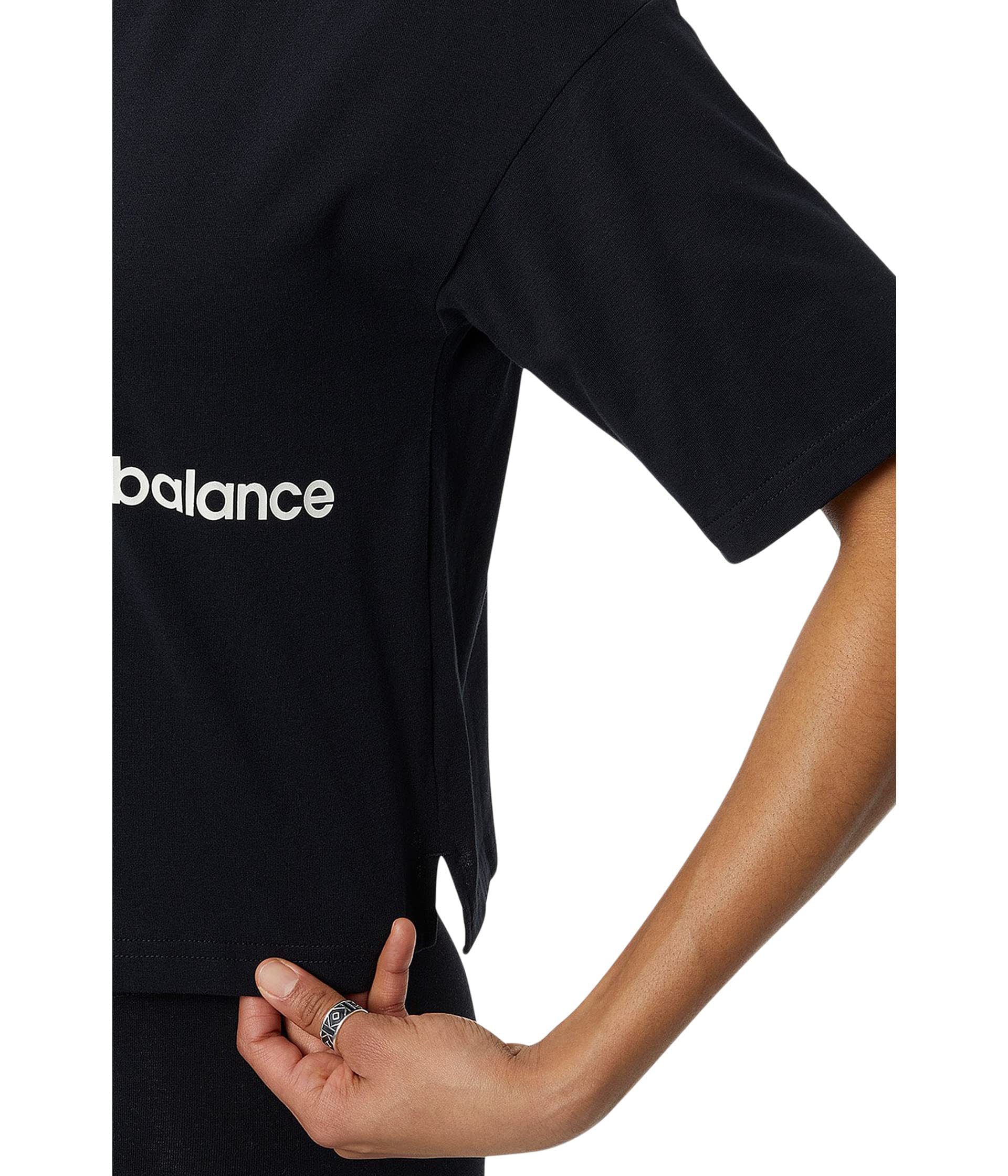 New Balance Women's NB Essentials Short Sleeve 22, Black Graphic, Medium