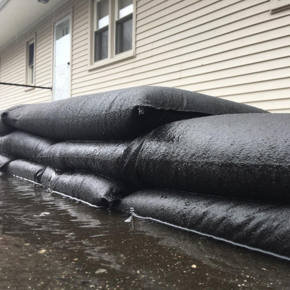 Quick Dam Grab & Go Flood Kit includes 20- 2ft Flood Bags in Bucket , Black , 1 Kit - QDGGFB-20