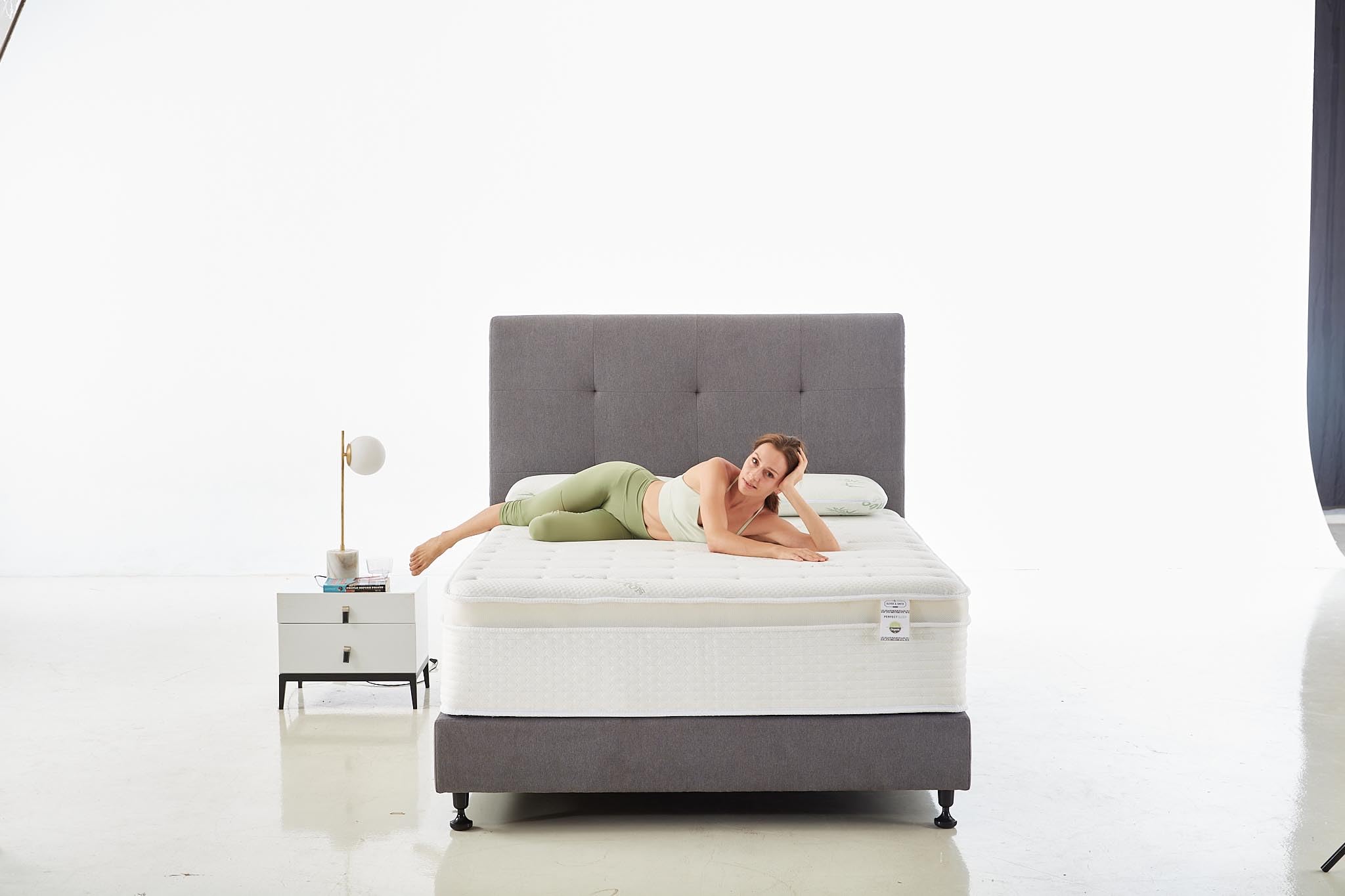 King Size Mattress - 16 Inch Cool Memory Foam & Spring Hybrid Mattress with Breathable Cover - Comfort Plush Euro Pillow Top - Rolled in a Box - Oliver & Smith