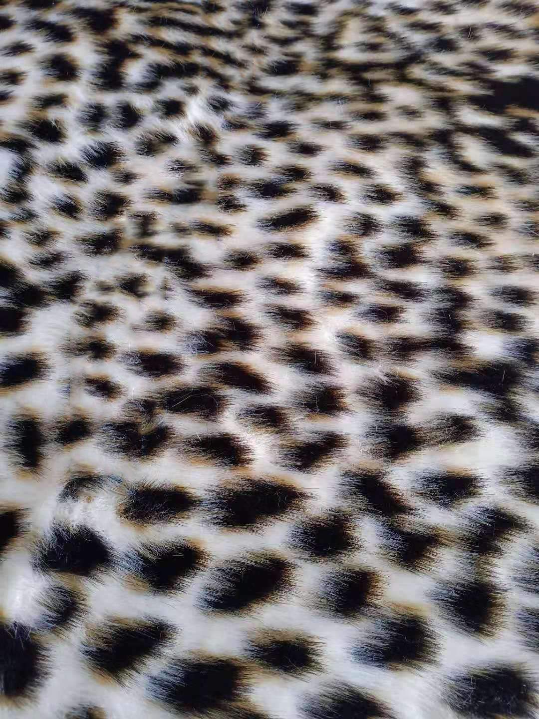 Leopard Area Rug Animals Printed Hide Mats Faux Fur Cowhide Skin Carpet for Home Office, Livingroom, Bedroom, 5.2ft x 6.5ft (160 x 200cm)