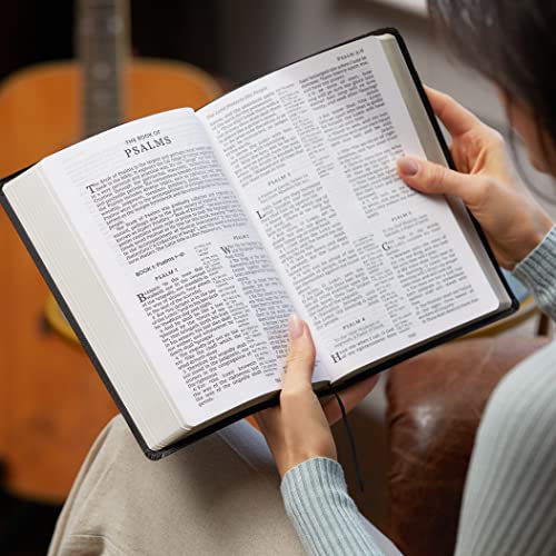 KJV Holy Bible, Giant Print Center-Column Reference Bible, Black Leather-look, 53,000 Cross References, Red Letter, Comfort Print: King James Version
