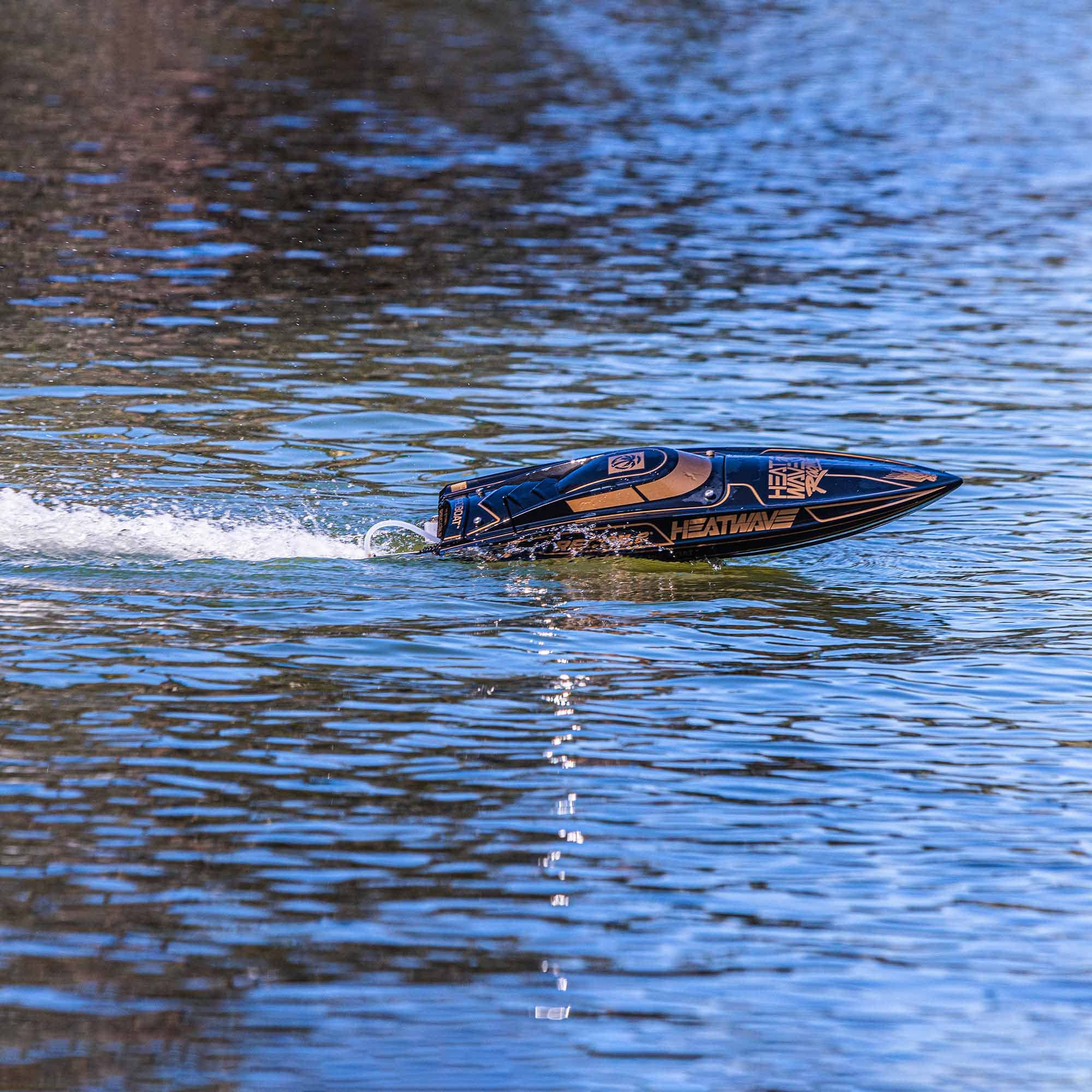 Pro Boat RC Boat Recoil 2 26" Self-Righting Brushless Deep-V RTR Everything Needed to Run Included Heatwave PRB08041T1