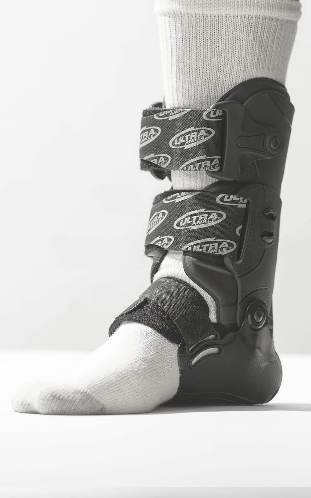 Ultra CTS® Ankle Brace for High Ankle Sprains, Acute Ankle Injuries, Ankle Osteoarthritis (OA), Transition from Walking Boot - S/M