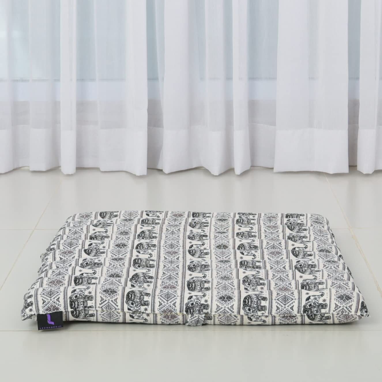 Leewadee Meditation Cushion Set β 1 Small Zafu Yoga Pillow and 1 Small Roll-Up Zabuton Mat Filled with Kapok, Black White
