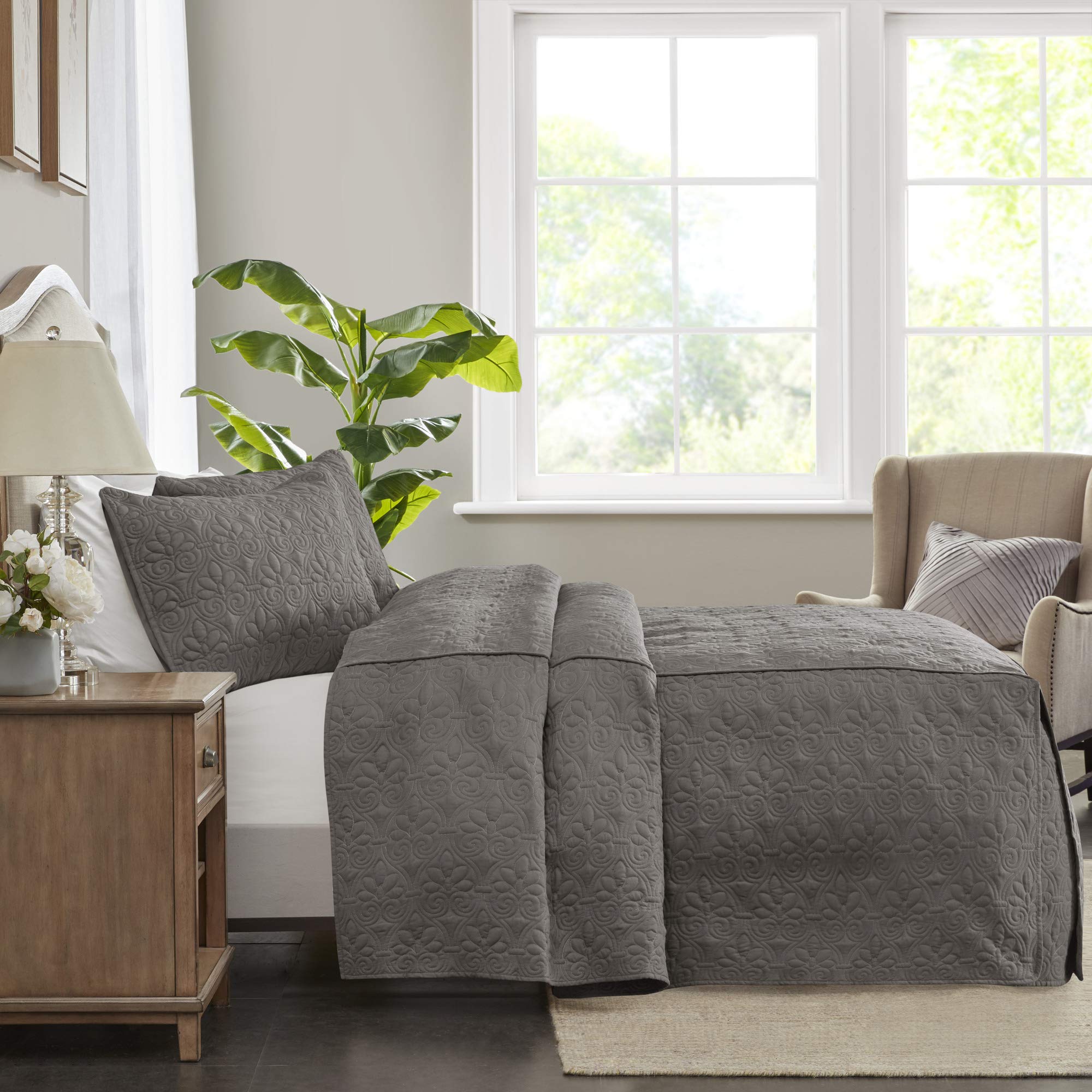 Madison Park Quebec Split Corner Quilted Bedspread Classic Traditional Design All Season, Lightweight, Bedding Set, Matching Shams, King(79" x81+24D), Damask Quilted Dark Grey 3 Piece