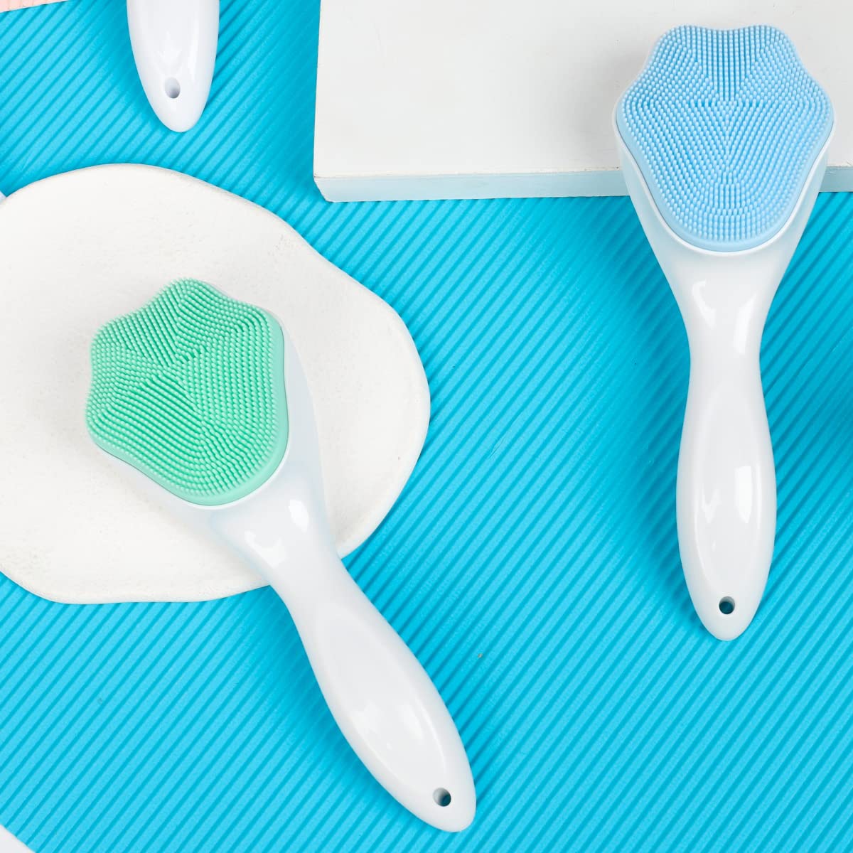 Silicone Face Scrubber Exfoliating Brush,Manual Handheld Facial Cleansing Brush Blackhead Scrubber,Soft Food Grade Silicone bristles for Face Skincare (Green)