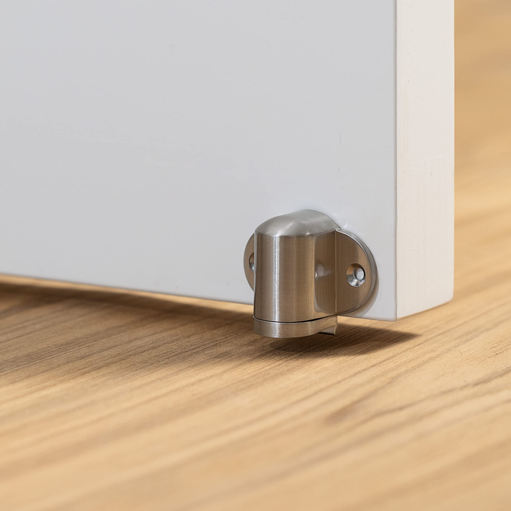 Navaris 1x Magnetic Door Stop - Magnetic Metals Door Stoppers Stopper Catch with Built-in Magnet - Magnetized Door Stop with Concealed Catch