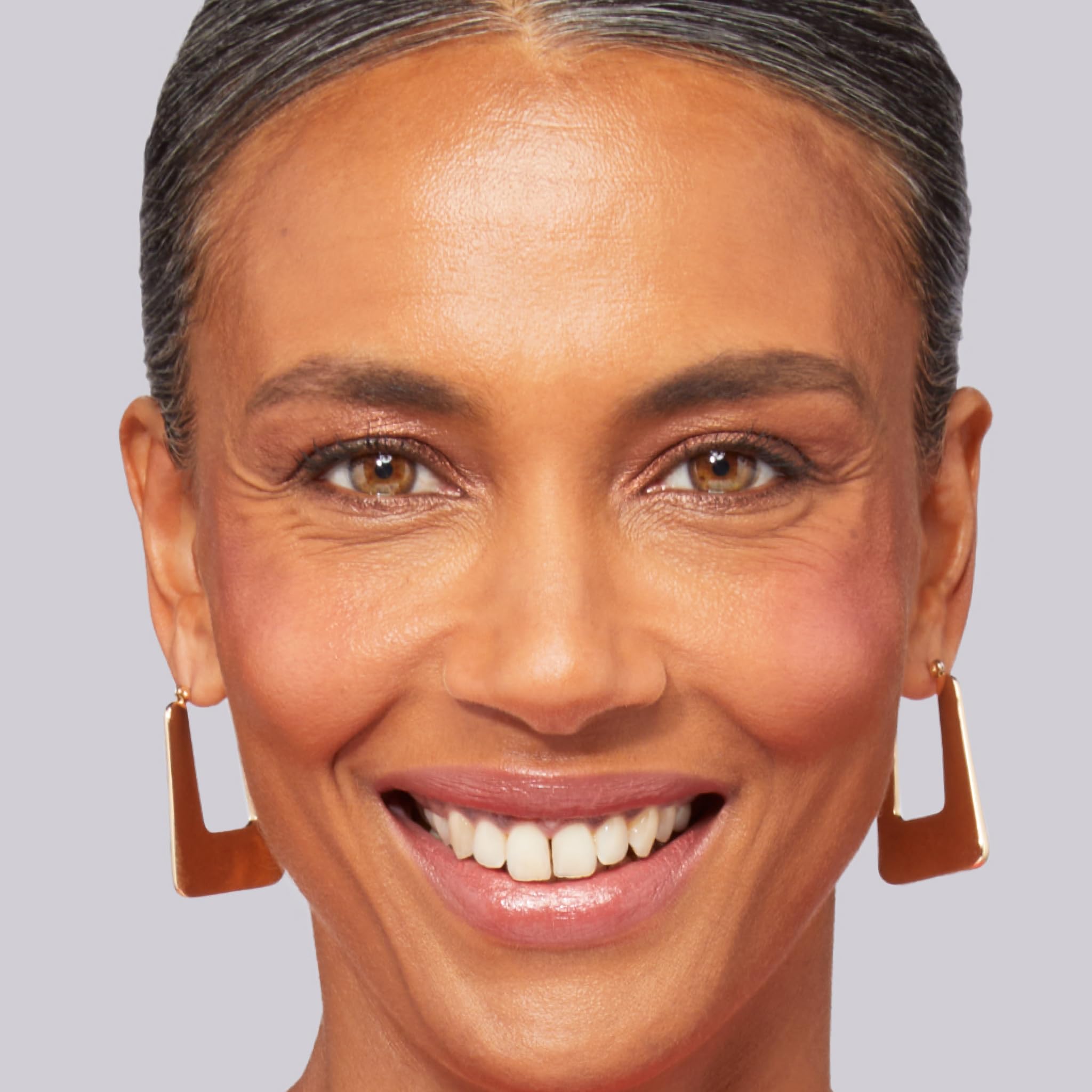 LAURA GELLER NEW YORK Baked Balance-N-Glow Illuminating Foundation - Deep - Buildable Sheer to Light Coverage - Satin Finish