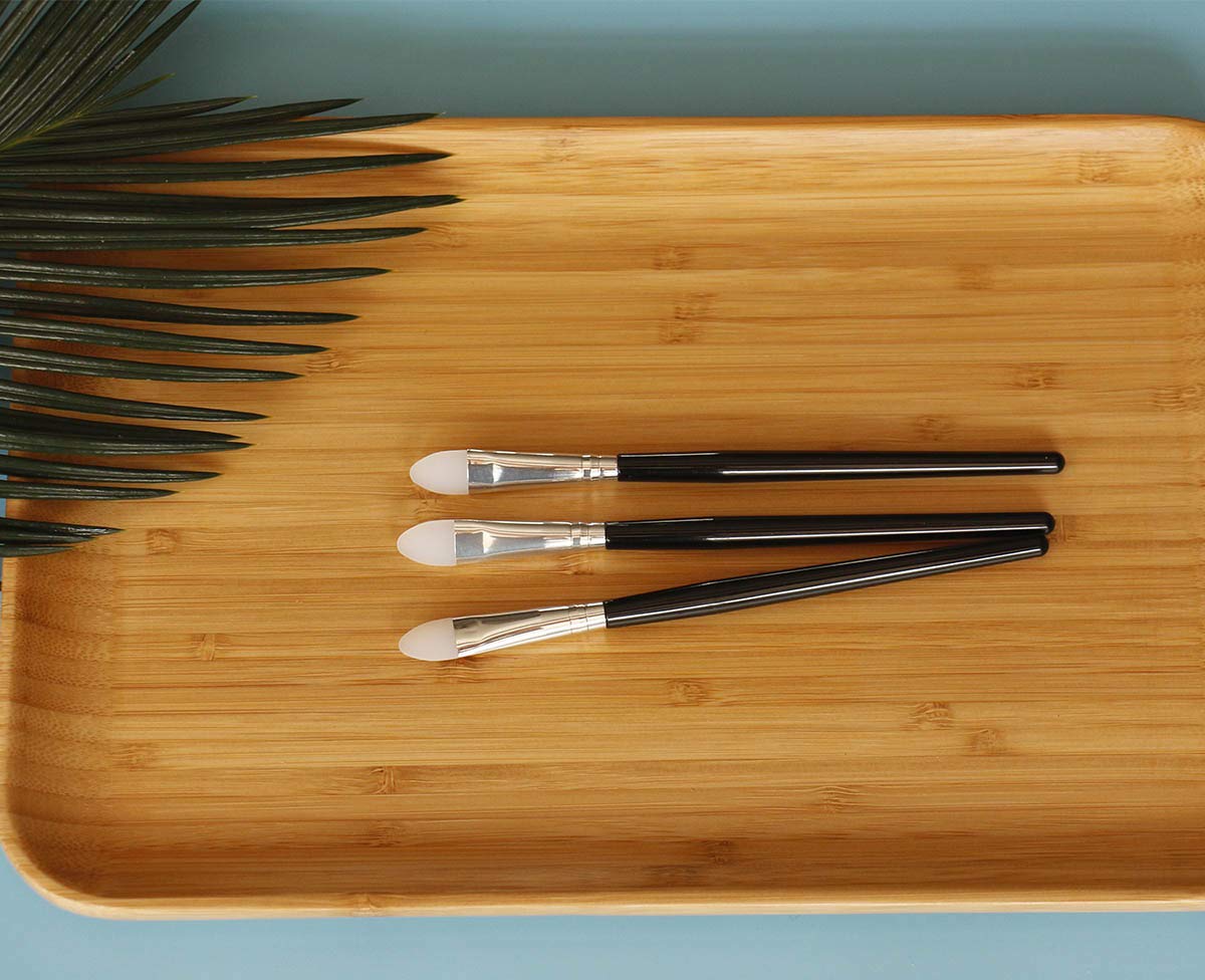 LORMAY 3 Pcs Silicone Eyeshadow and Lip Mask Makeup Brushes. Professional Tools for Applying Cream or Liquid Eye Shadows and Lip Colors