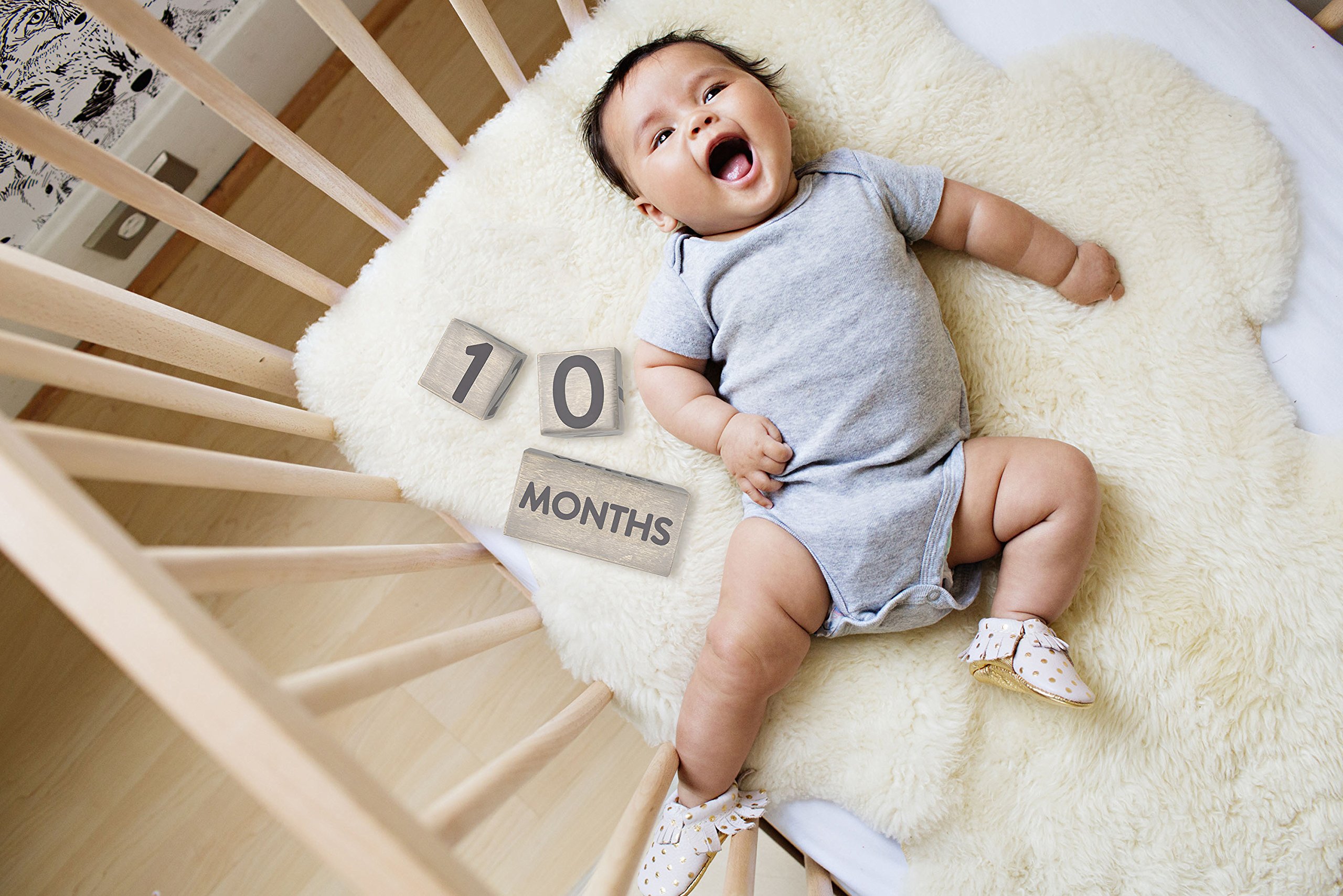 Pearhead Wooden Milestone Age Blocks, Gender-Neutral Baby Accessory for Photo Sharing, Weekly, Monthly, Year and Grade Growth Markers, Distressed Gray