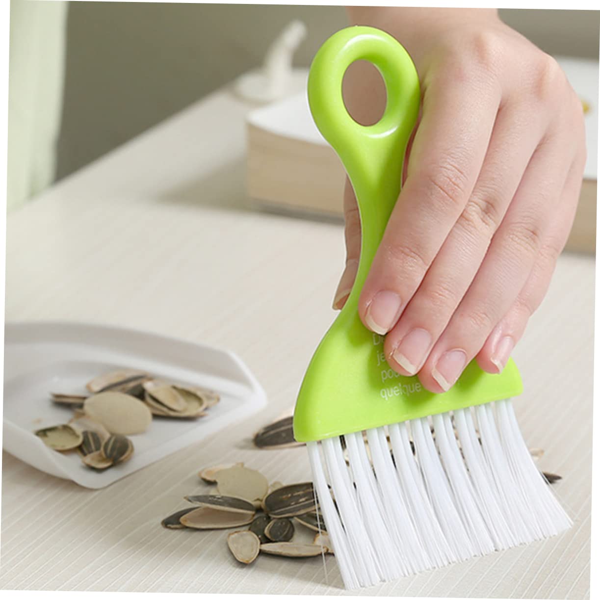 SOLUSTRE 2 Sets Keyboard Cleaning Tools Hand dust Broom Household Supplies Hand Whisk Broom Handled Dustpan Cleaning Dustpan Kids Broom Keyboard Broom Dustpan Mini Cleaning Brush Child