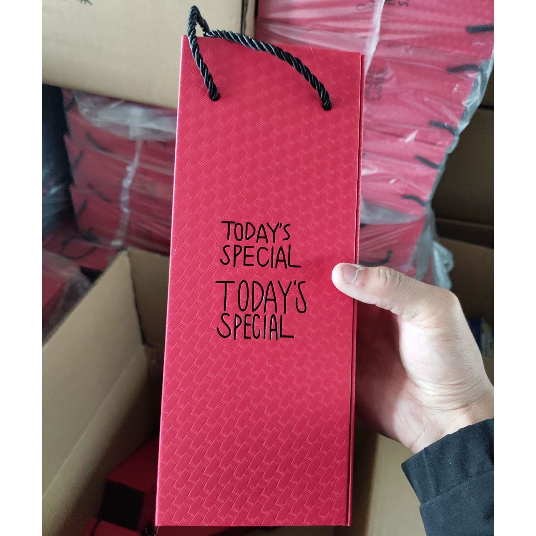 QIANSHENG Bling Diamond Water Bottle Sparkling Glitter Stainless Steel Thermos Bottle Vacuum Flask for Women Refillable Insulated Water Bottle with Chain & Gift Box (Gold,350ml)