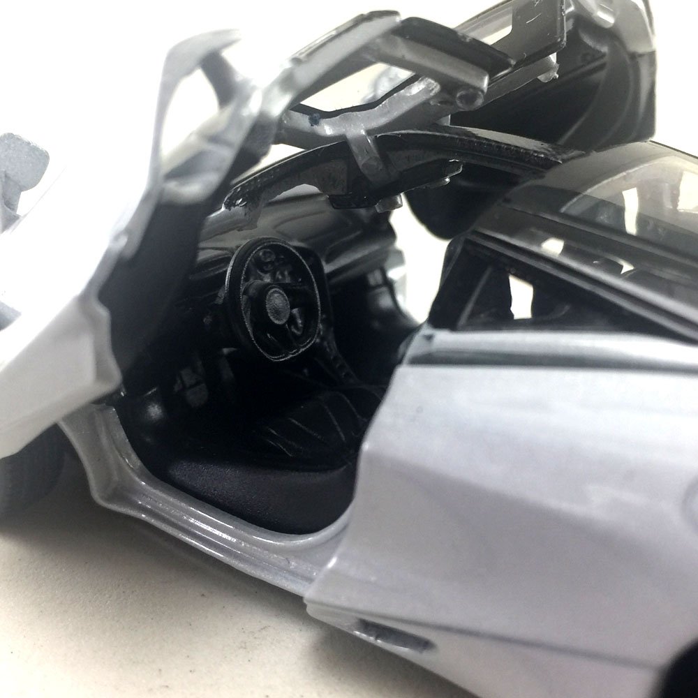 Kinsmart McLaren 720s White 1:36 DieCast Model Toy Car Collectible Hobby Super Sport Car Collection