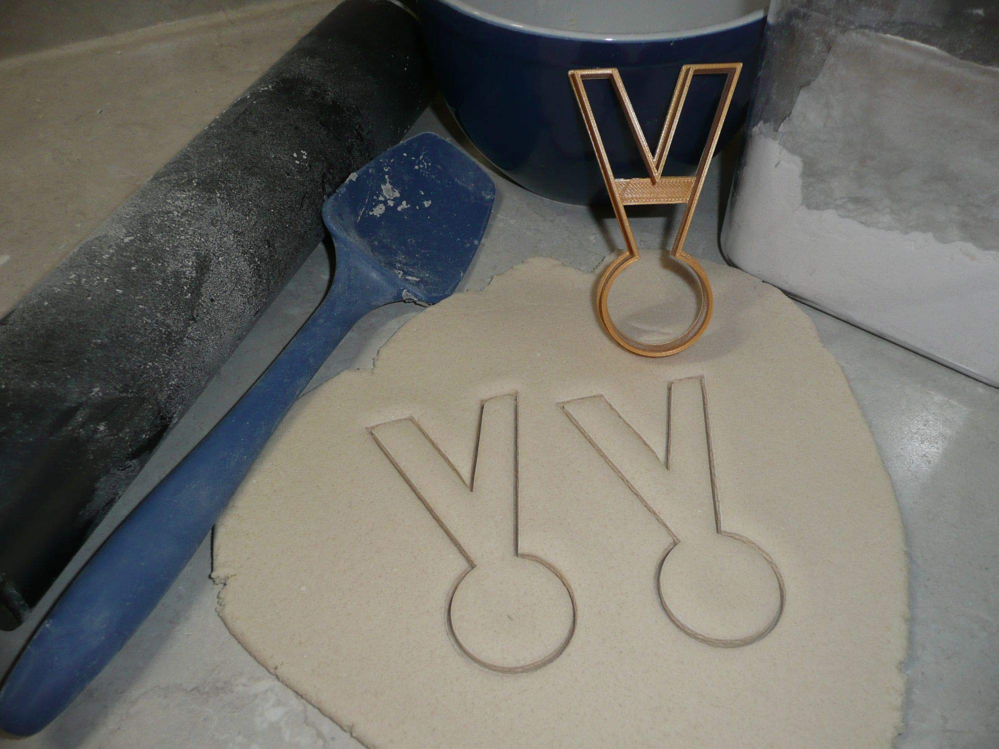 RUNNER MEDAL RUNNING AWARD RIBBON HALF MARATHON 5K 10K 15K ATHLETE COOKIE CUTTER MADE IN USA PR2893