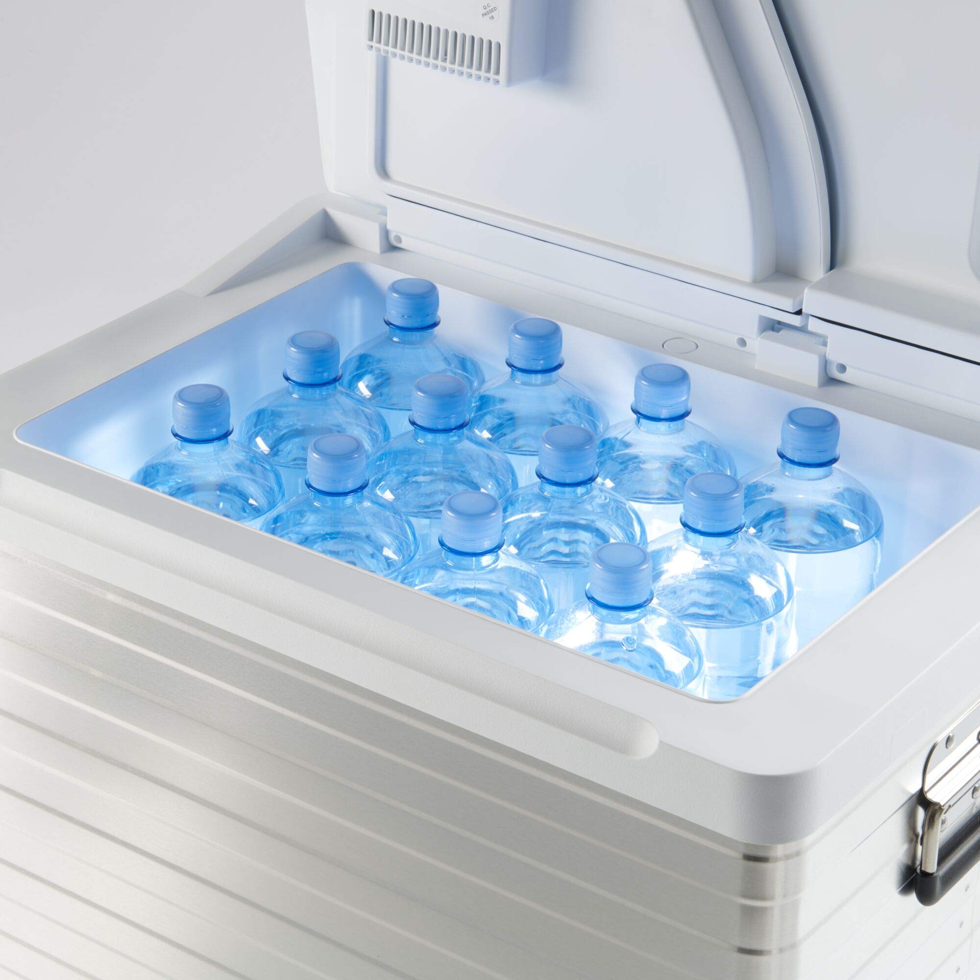 Mobicool MQ40A Portable Thermoelectric Cooling Cooler with Classic Aluminum Trunk Look, 53 Can Capacity, Cool Down to 30°F Below Ambient Temperature