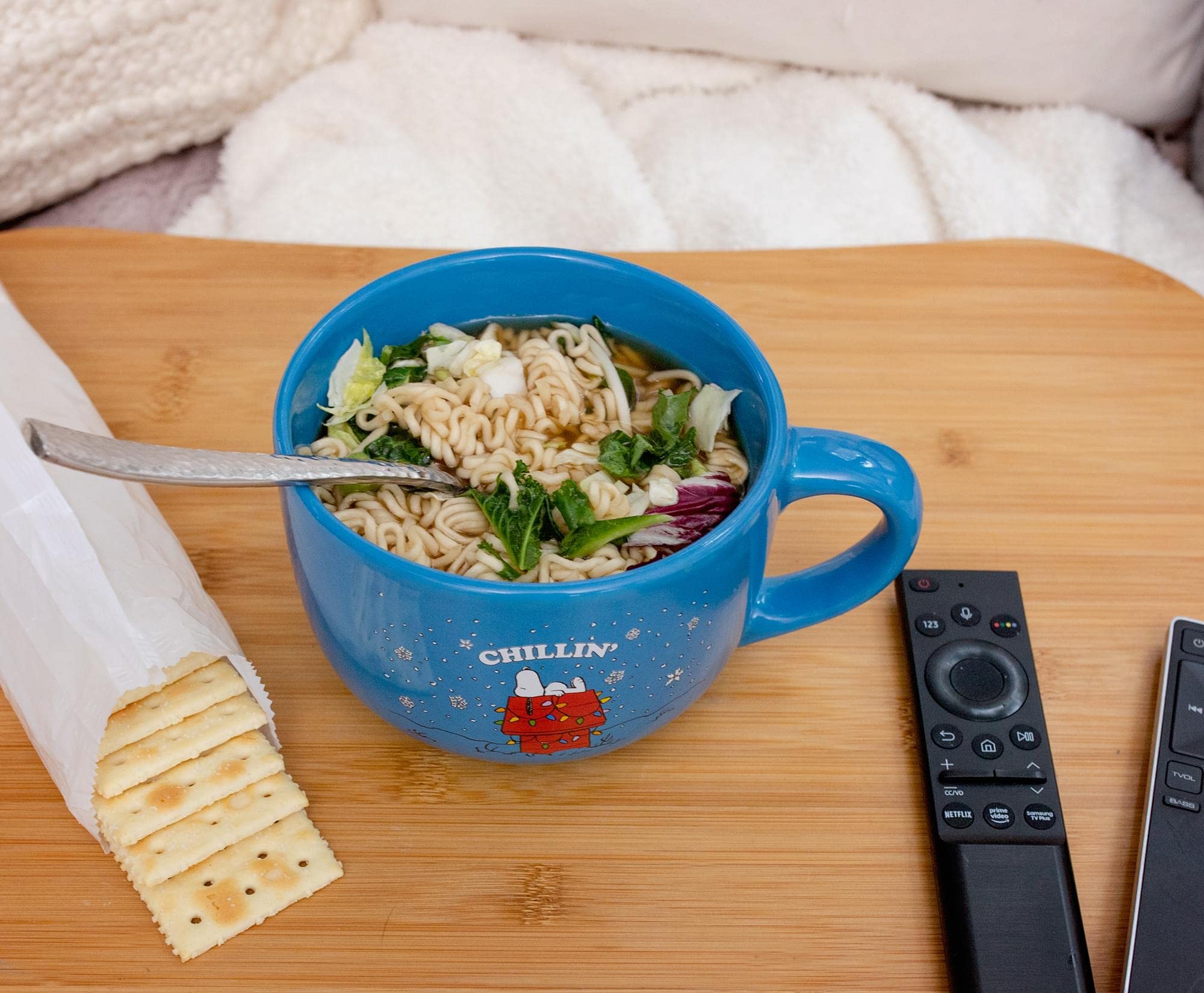 Silver Buffalo Peanuts Snoopy Chillin Ceramic Soup Mug With Vented Lid | Holds 24 Ounces