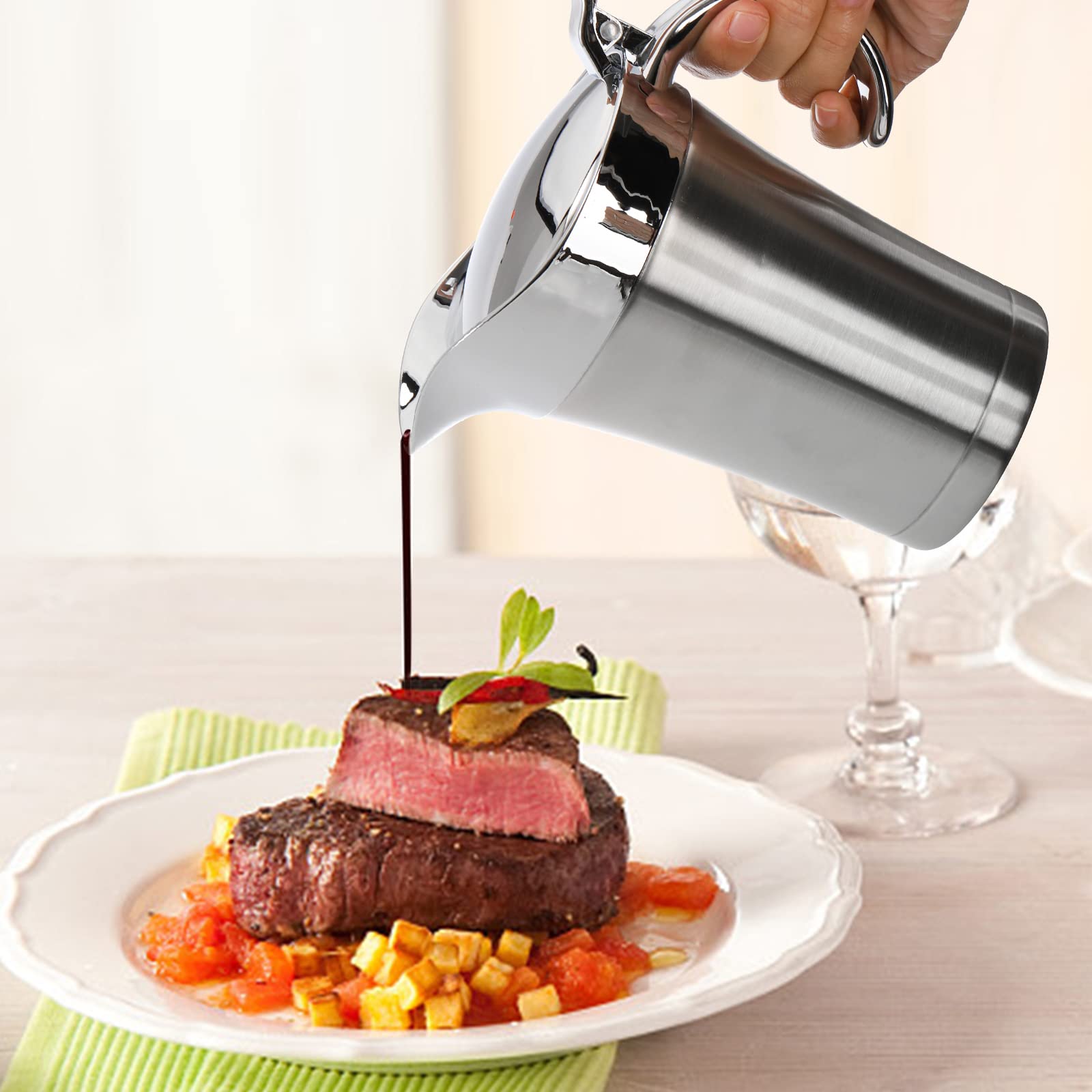 Peohud Gravy Boat, 304 Stainless Steel Double Insulated Sauce Jug with Hinged Lid, 24 Oz Gravy Warmer Pitcher for Home and Kitchen