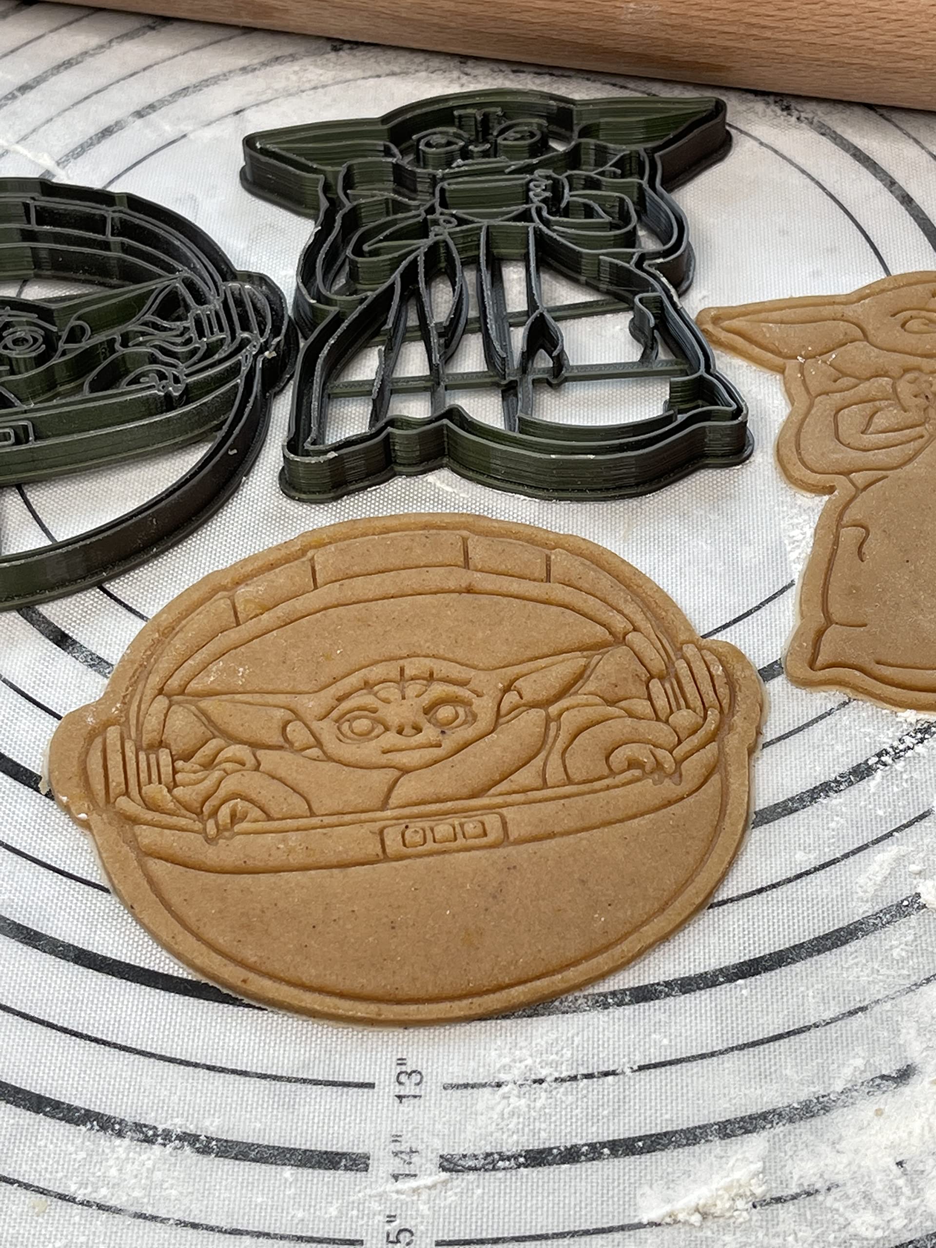 Premium Star Wars Set of 2 Baby Yoda Grogu Cookie Cutter’s & Molds 4.5" Produced by 3D Kitchen Art