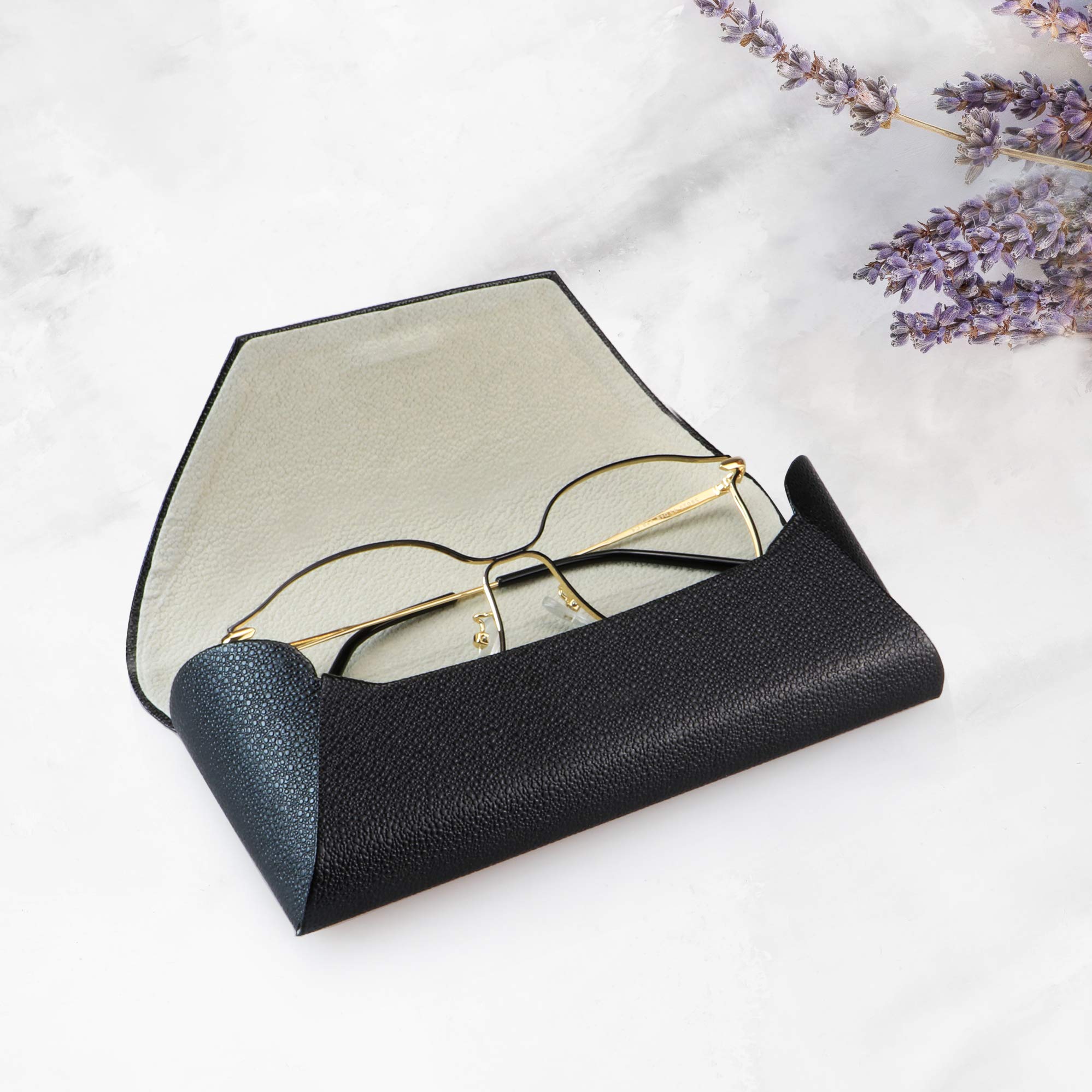 LifeArt Hard Shell Eyeglass Case, Metal, Black, Universal Fit, Magnetic Closure, Protective Interior for Glasses & Sunglasses