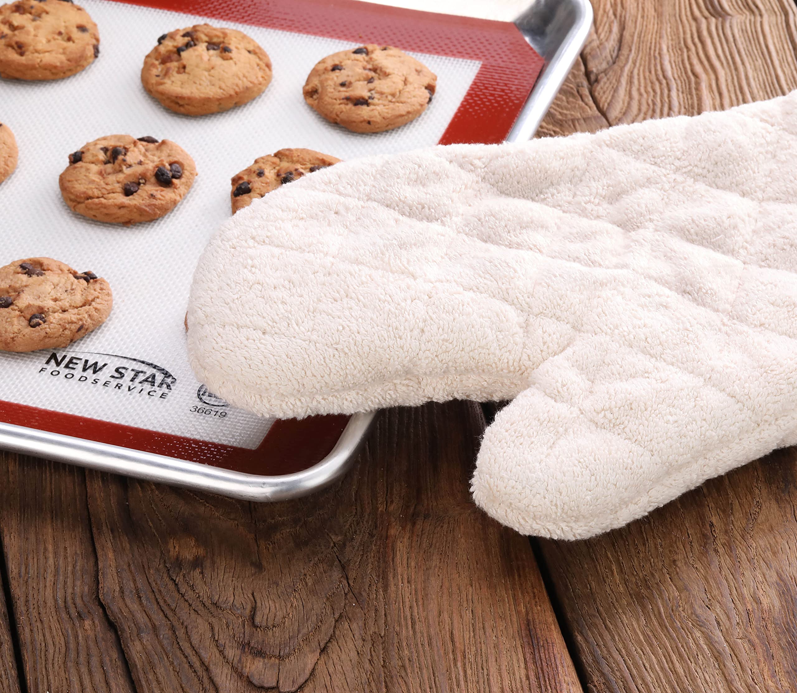 New Star Foodservice 32123 Terry Cloth Oven Mitts, Up to 400F, 13-Inch, Set of 2