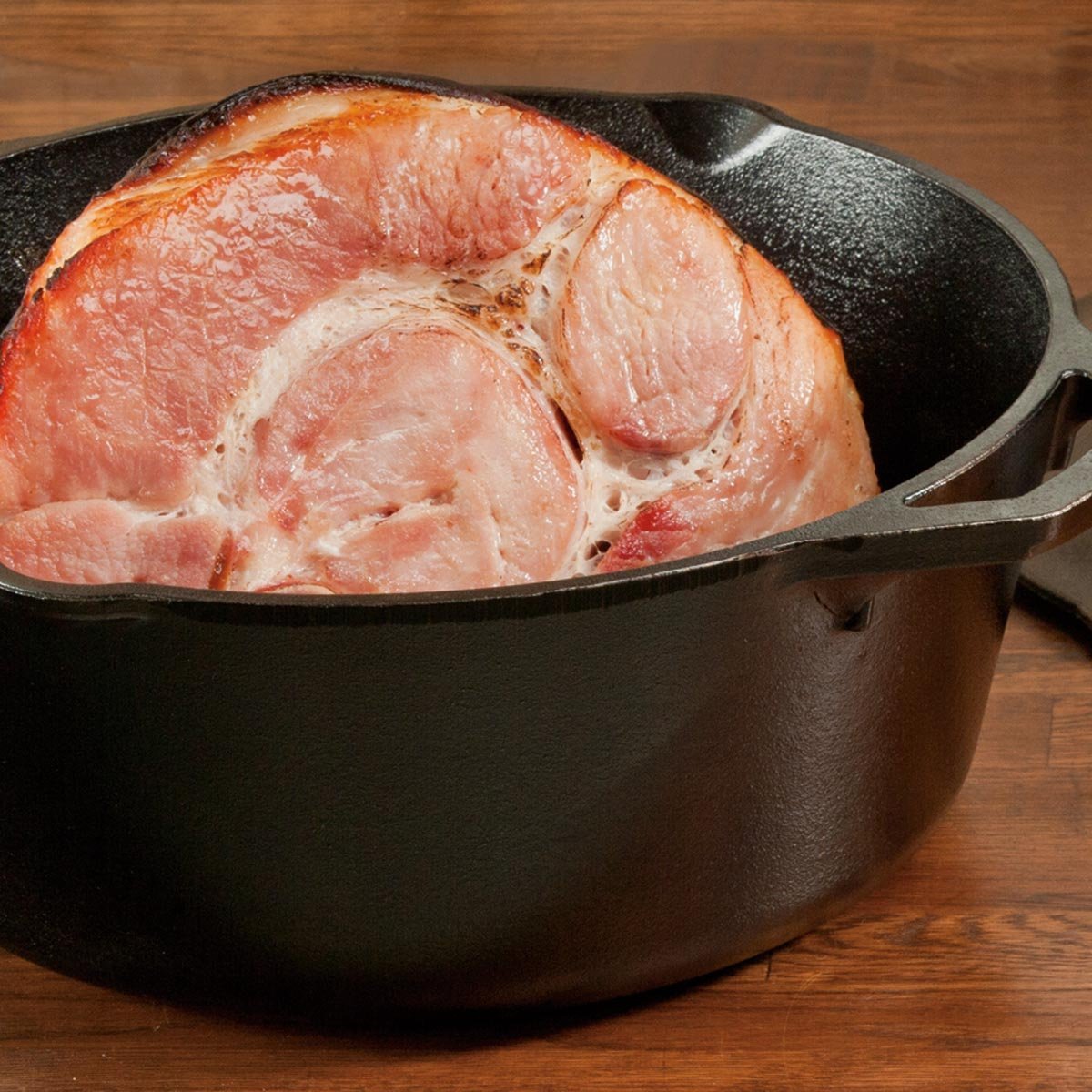 Lodge L8DOLKPLT Cast Iron Dutch Oven with Dual Handles, Pre-Seasoned, 5-Quart,Black