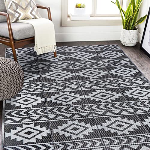 SAND MINE Reversible Mats, Plastic Straw Rug, Modern Area Rug, Large Floor Mat and Rug for Outdoors, RV, Patio, Backyard, Deck, Picnic, Beach, Trailer, Camping (5' x 8', Black & Grey)