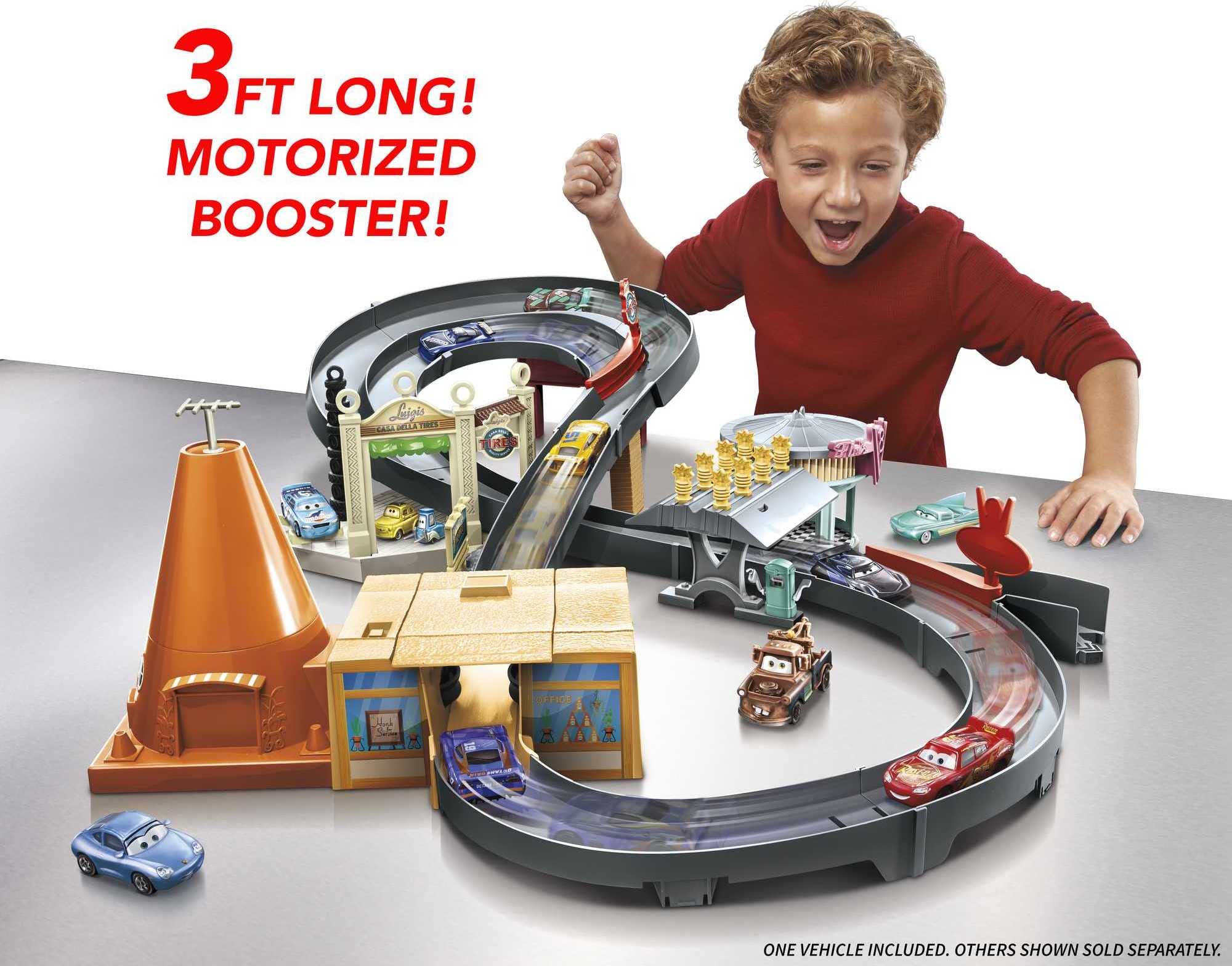 Mattel Disney Pixar Cars Track Set with Lightning McQueen Toy Car, Race Around Radiator Springs Playset with Speed Booster